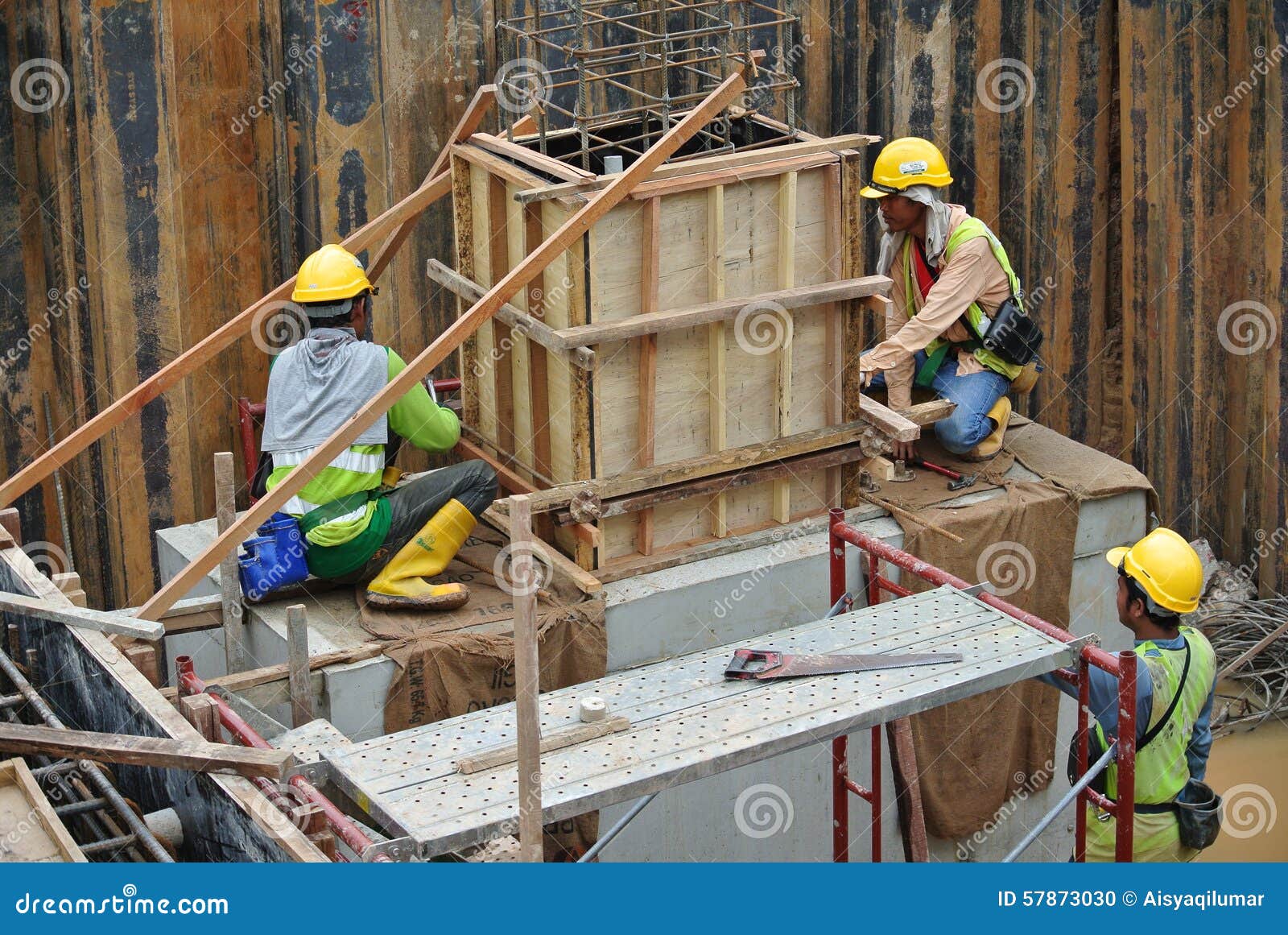 Construction Workers Installing Pile Cap and Stump Formwork Editorial ...