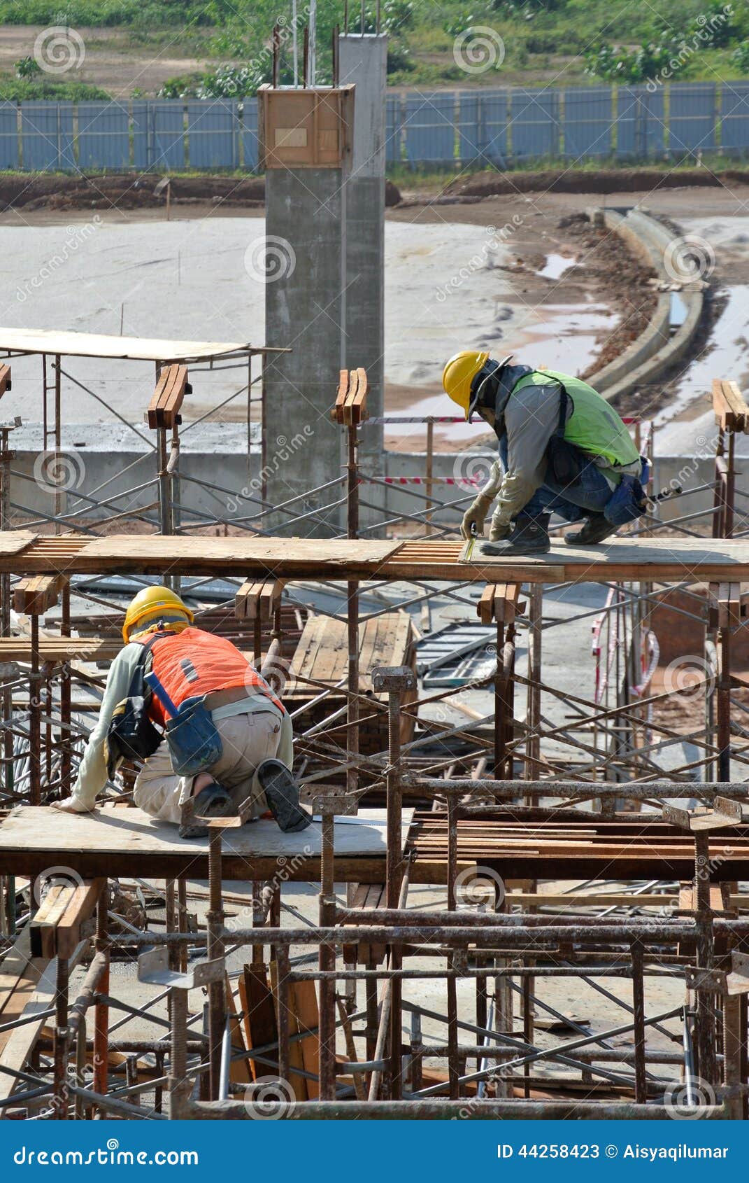 Construction Workers Installing Timber Formwork Editorial Stock Photo ...