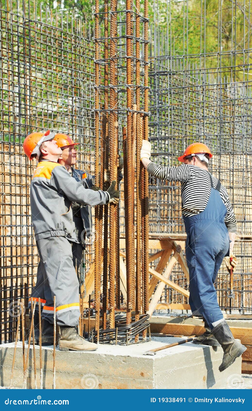 Construction Workers Making Stock Image - Image of laborer, crew: 19338491