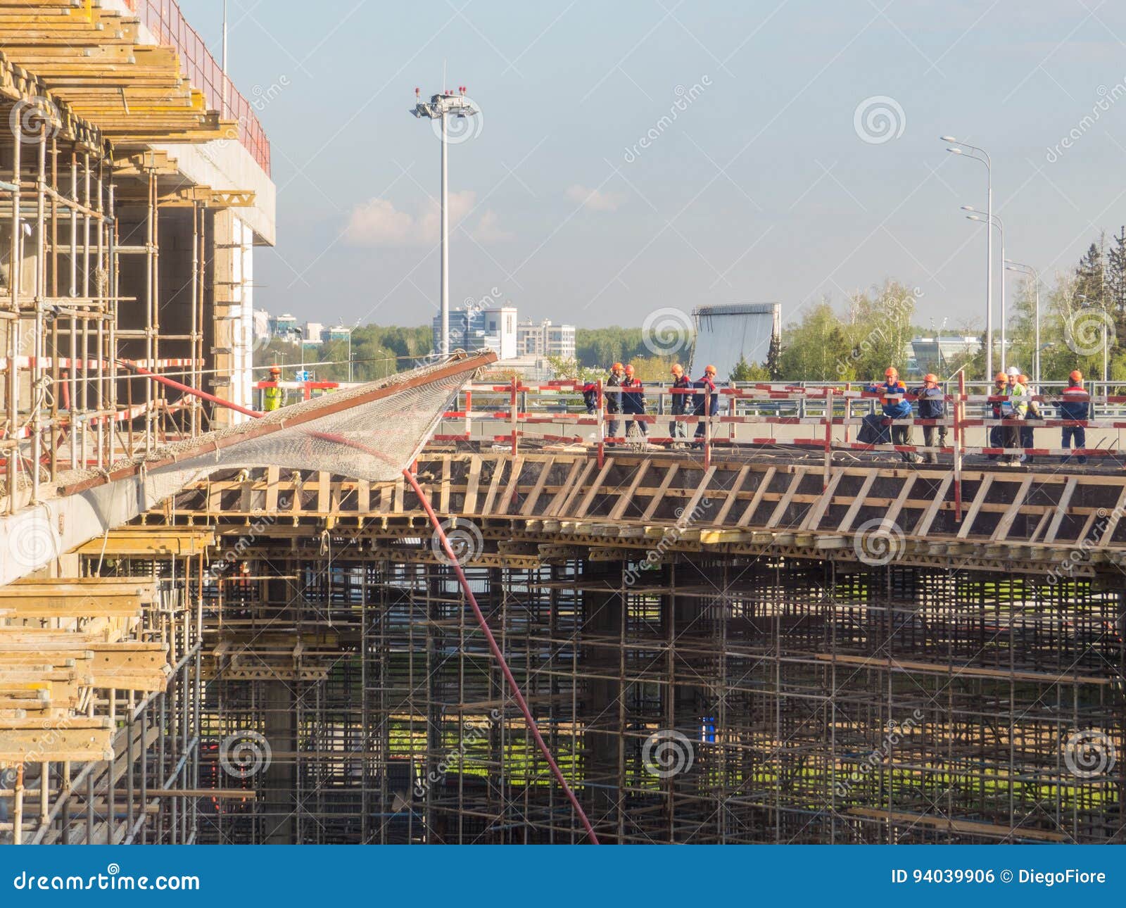 Construction workers editorial photo. Image of russia - 94039906