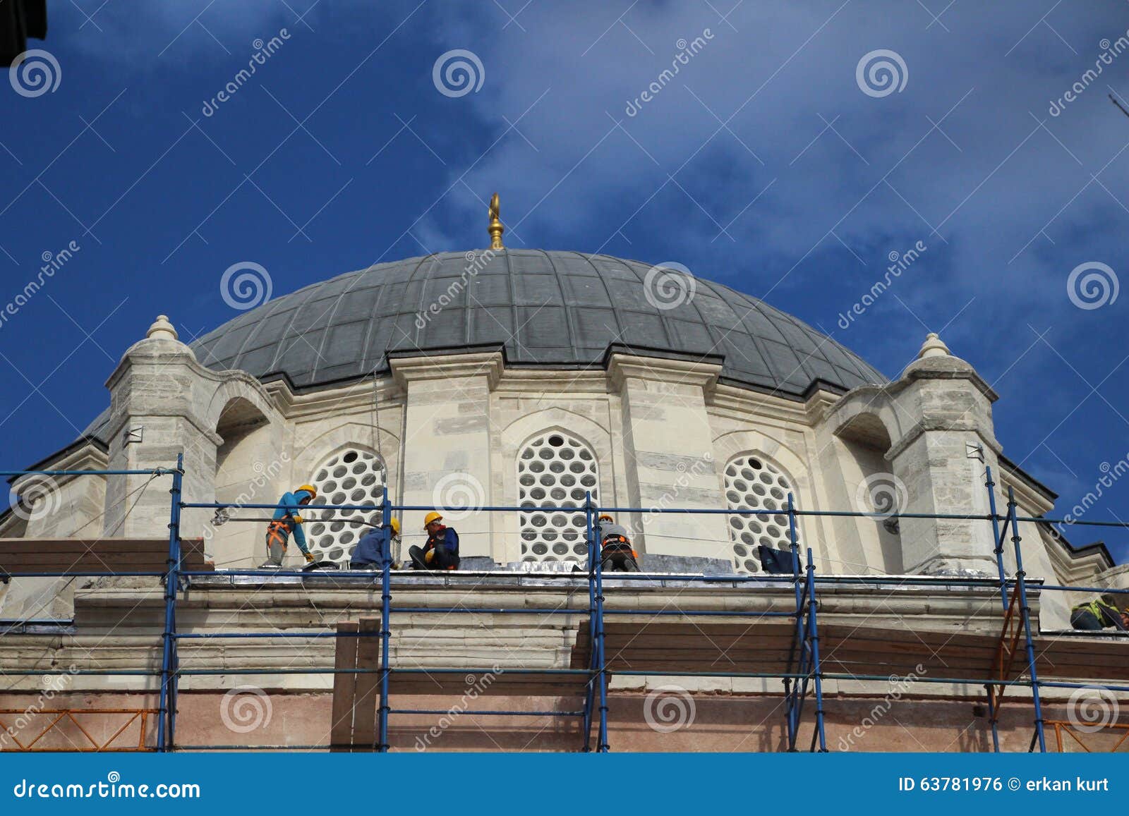 Construction Workers in Mosques, Istanbul Turkey Editorial Photo ...