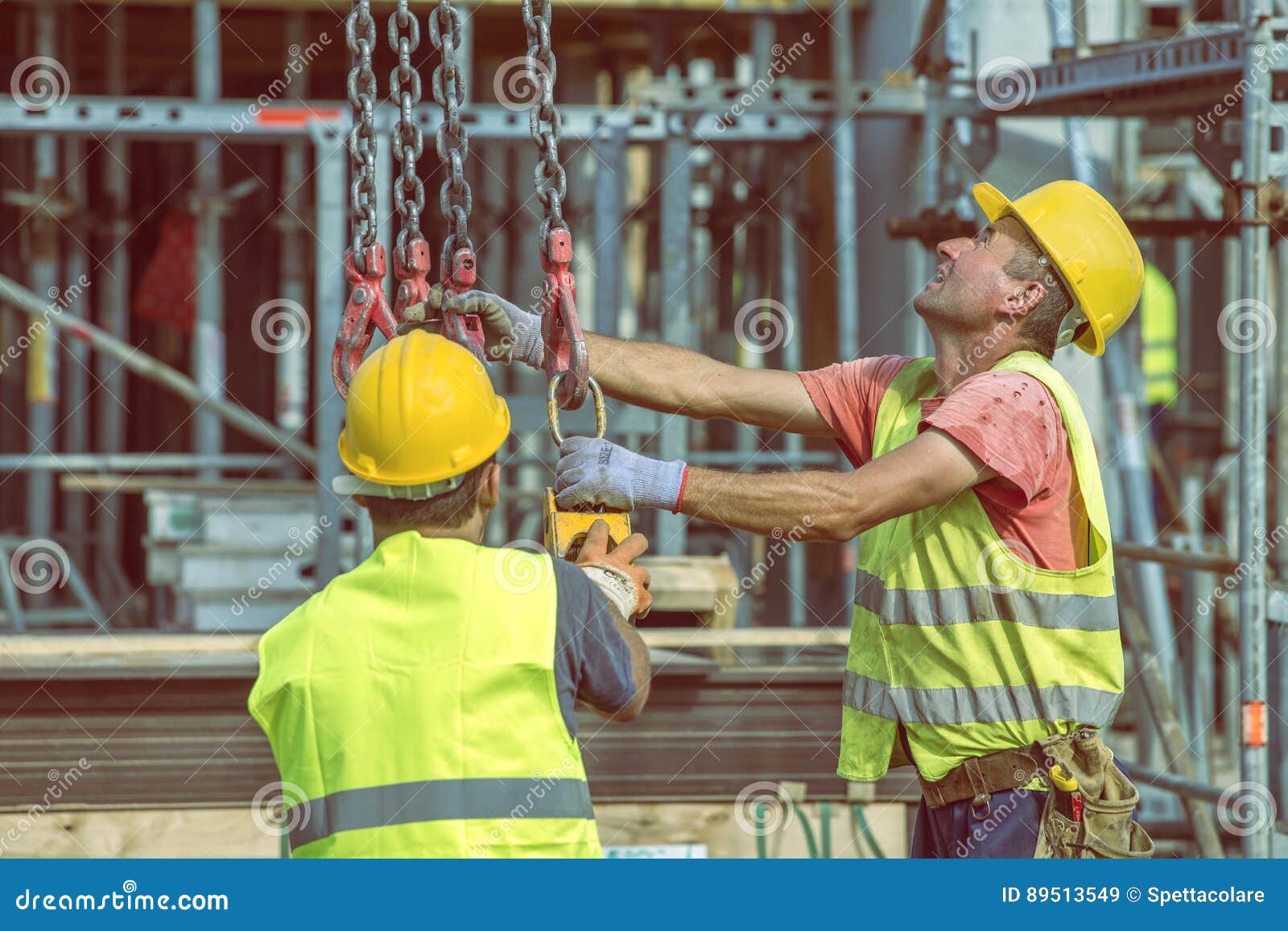 Construction Workers Prepare To Lifting Concrete Pillar Mold 4 ...