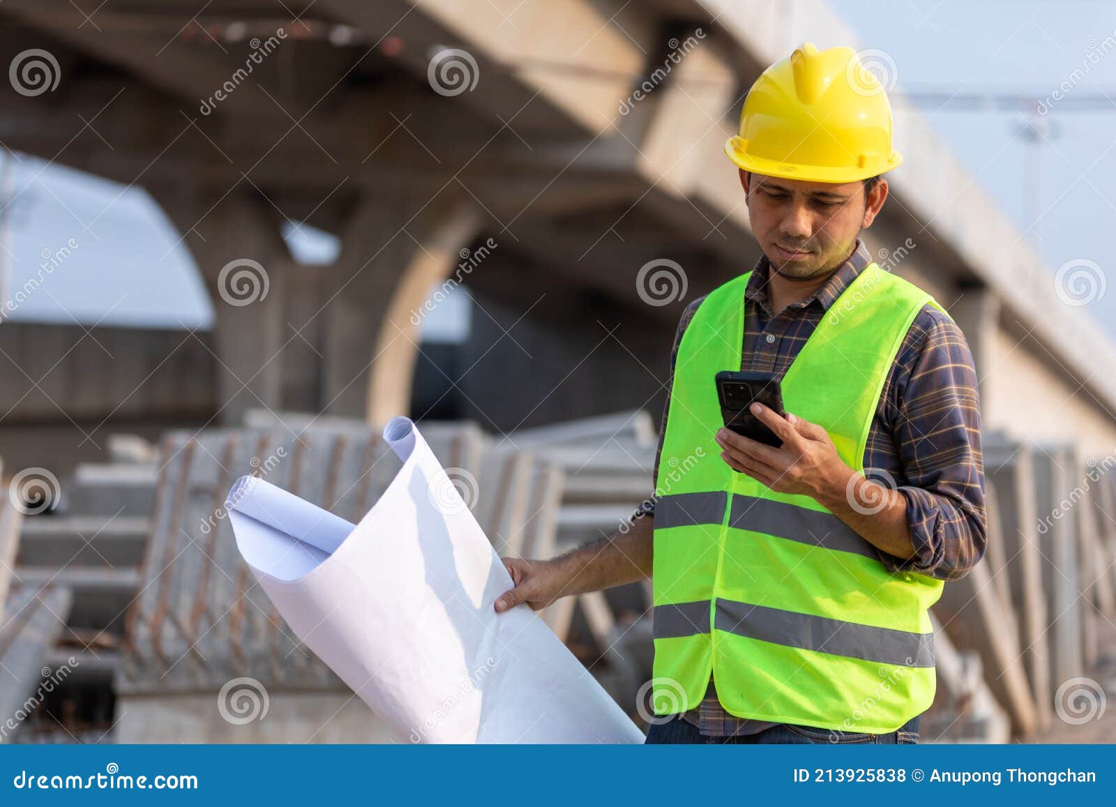 Construction Workers Use Smartphone Stock Photo - Image of onstruction ...