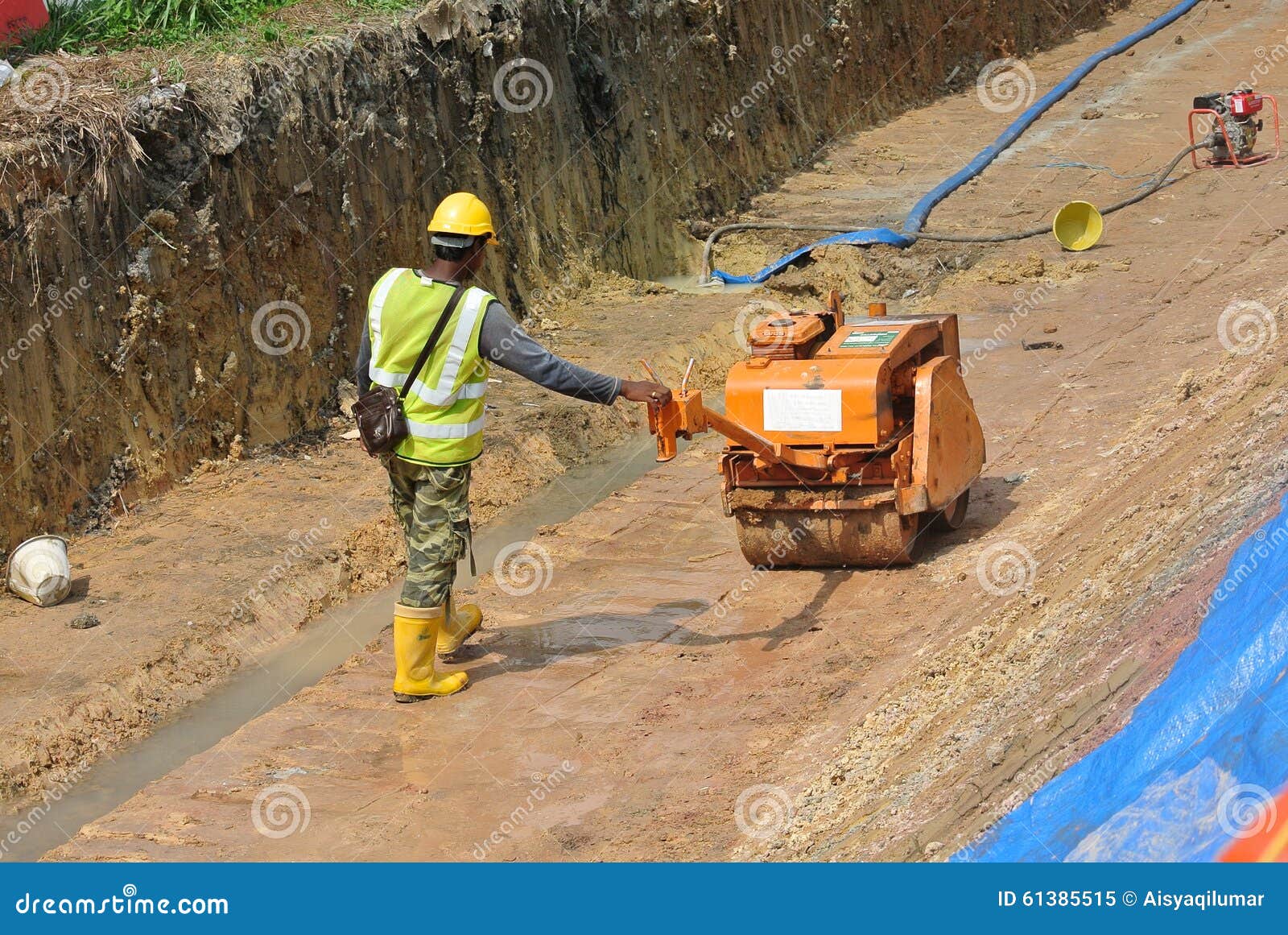 Construction Workers Using Baby Roller Compactor Editorial Image ...