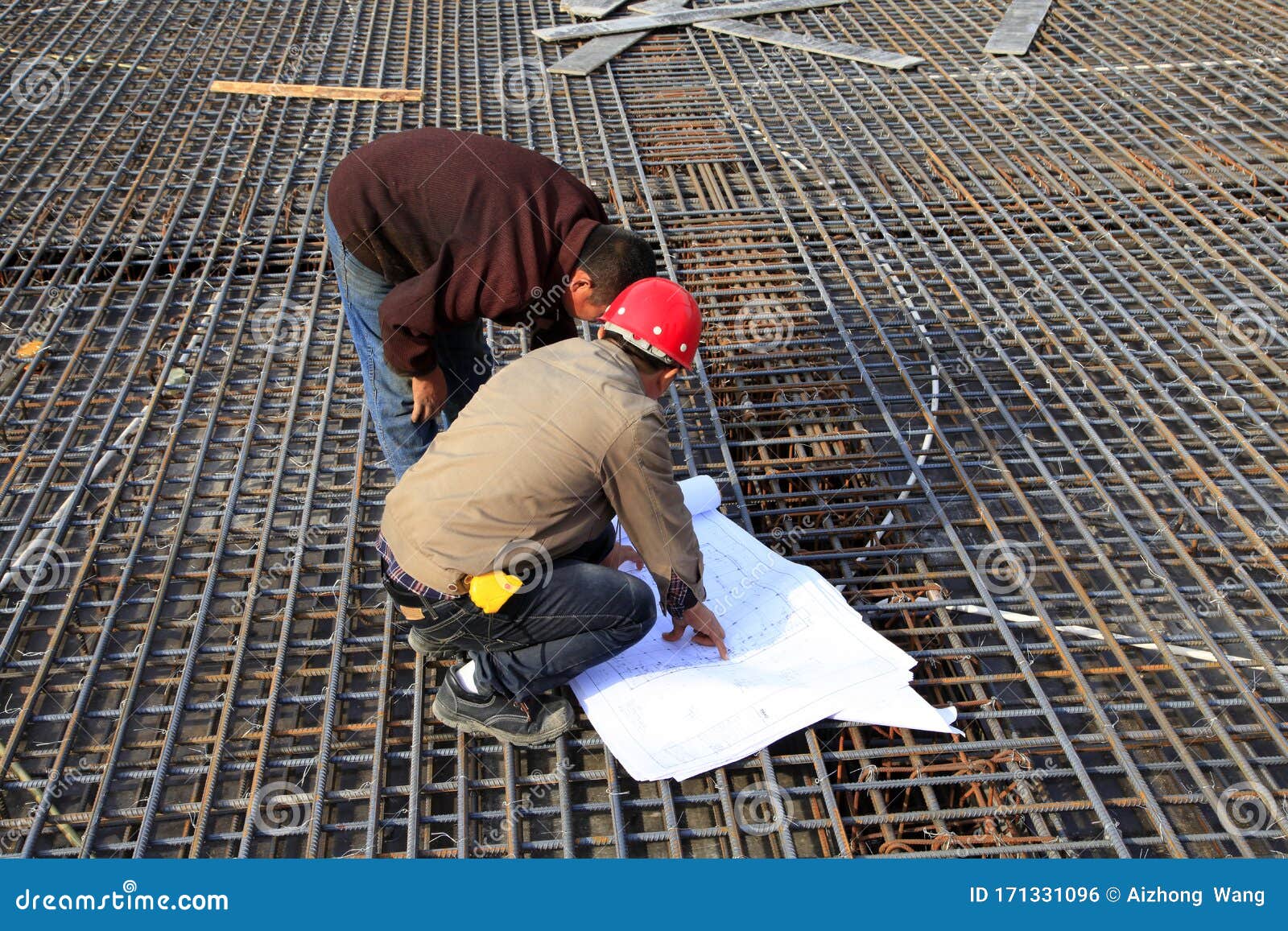 Construction Workers Work in Site Editorial Photo - Image of pouring ...