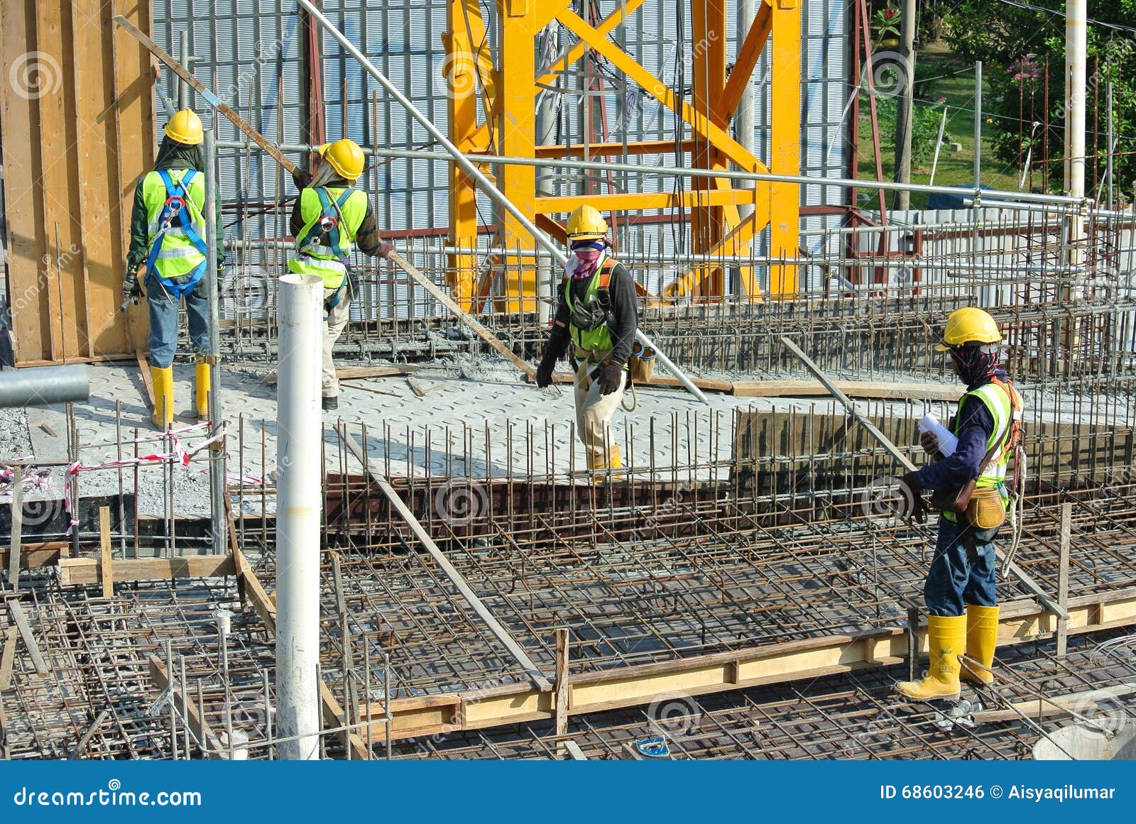 Construction Workers Working at Construction Site Editorial Photo ...