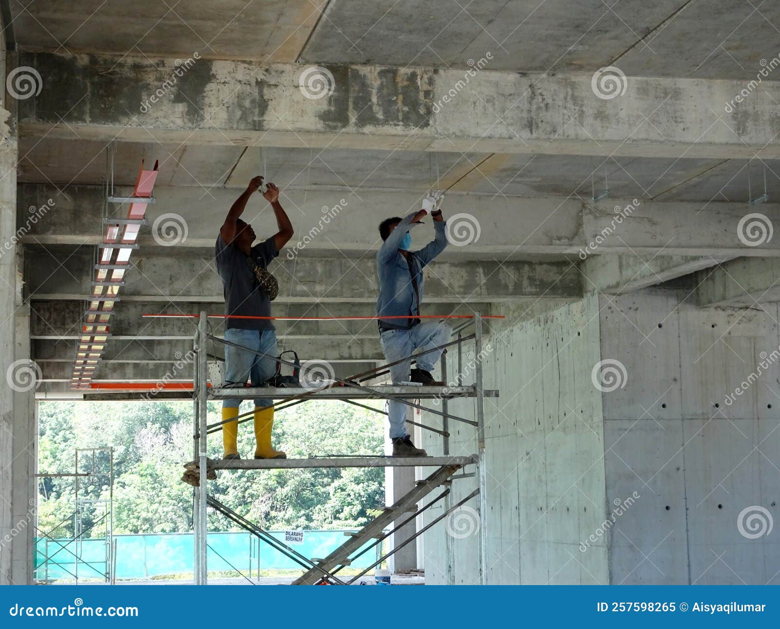 Construction Workers are Working at a Construction Site. Editorial ...