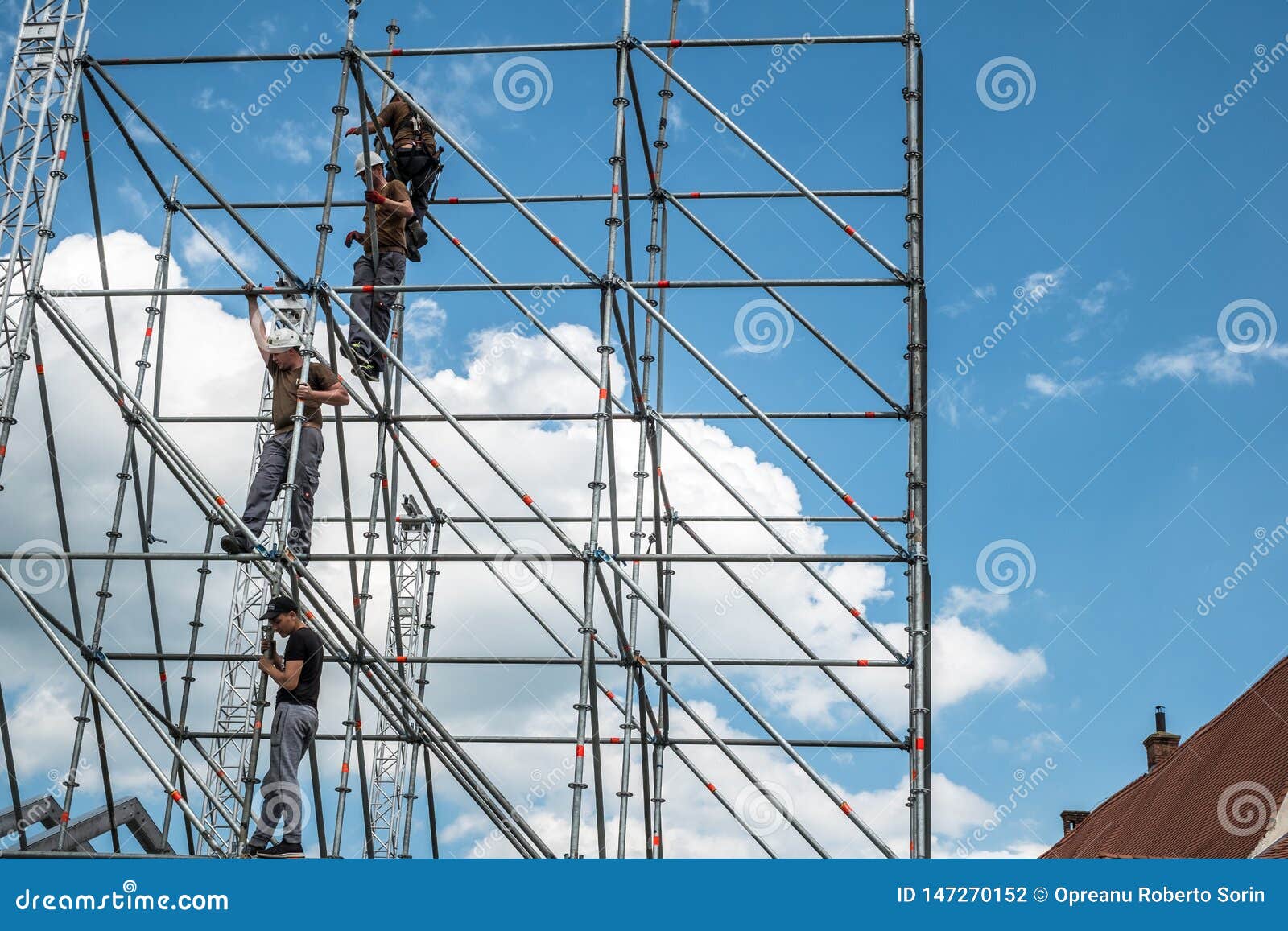 Construction Workers Working on Scaffolding Editorial Photography ...