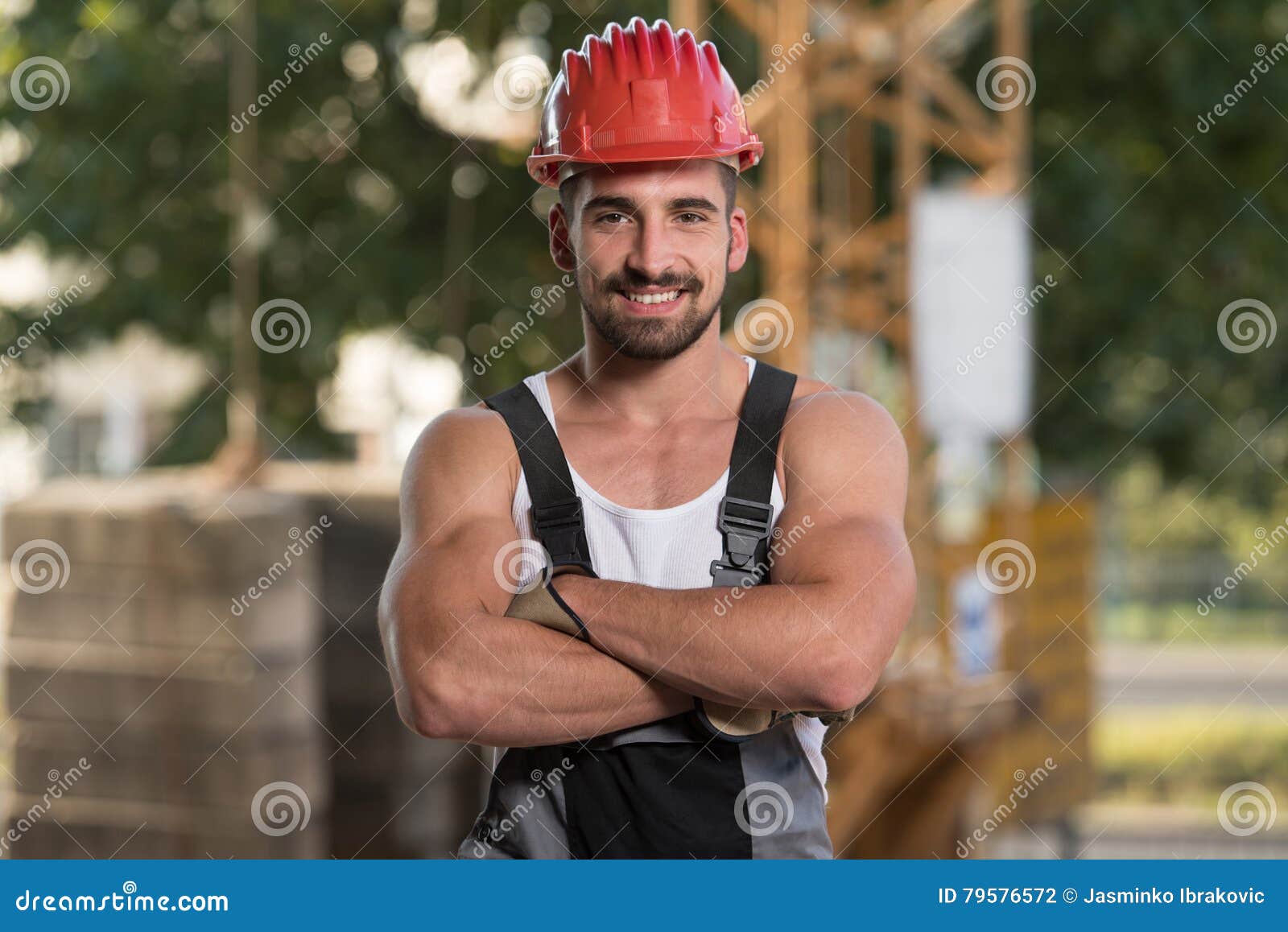 Constructor Joven at Construction Site Del Ingeniero Foto de archivo ...