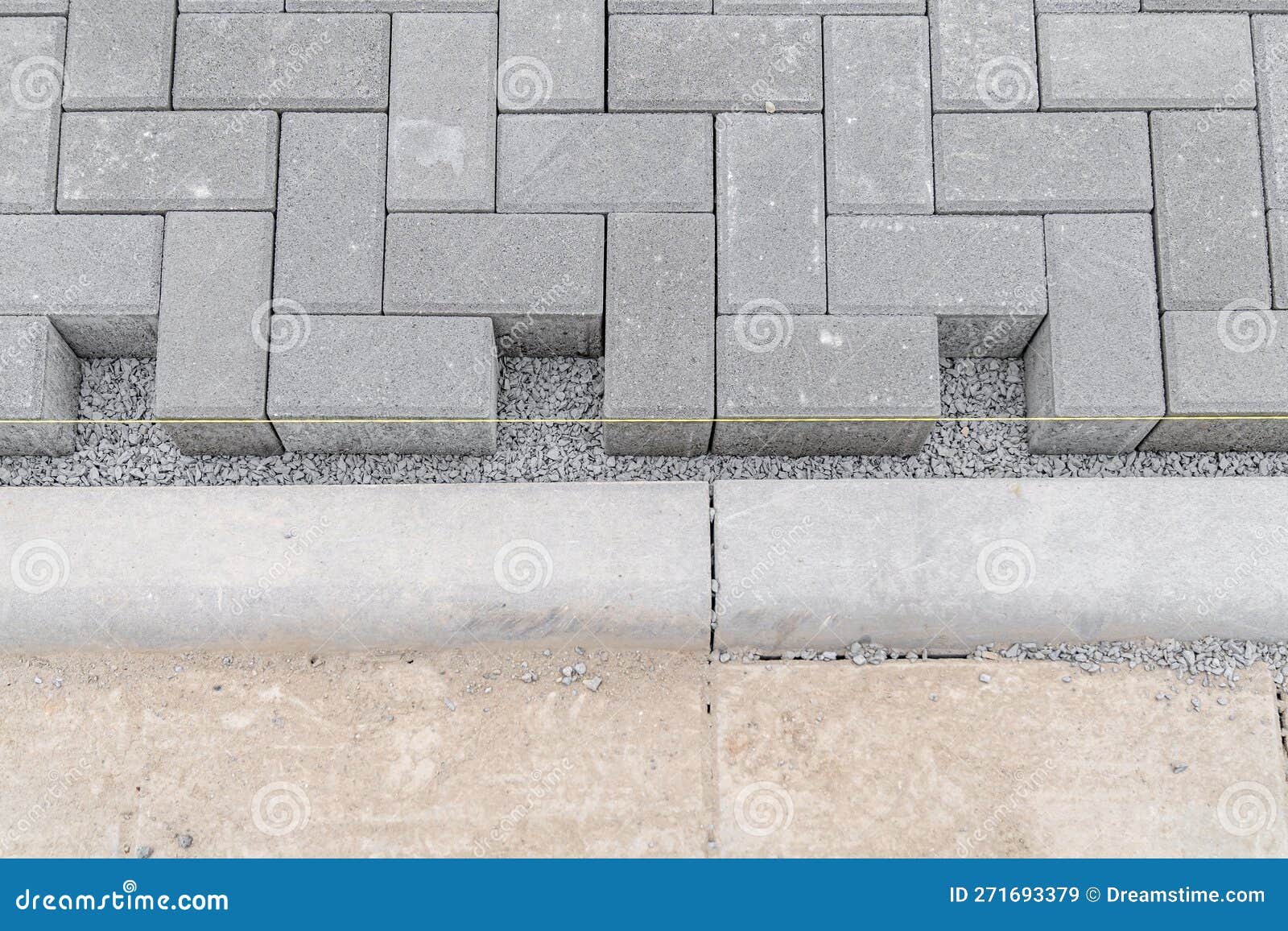 Construir Una Acera Sobre Pavimentos Entrelazados Imagen de archivo ...