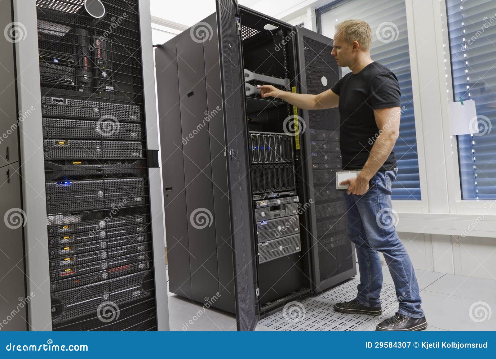 It Consultant in Data Center Stock Image - Image of adult, technology ...