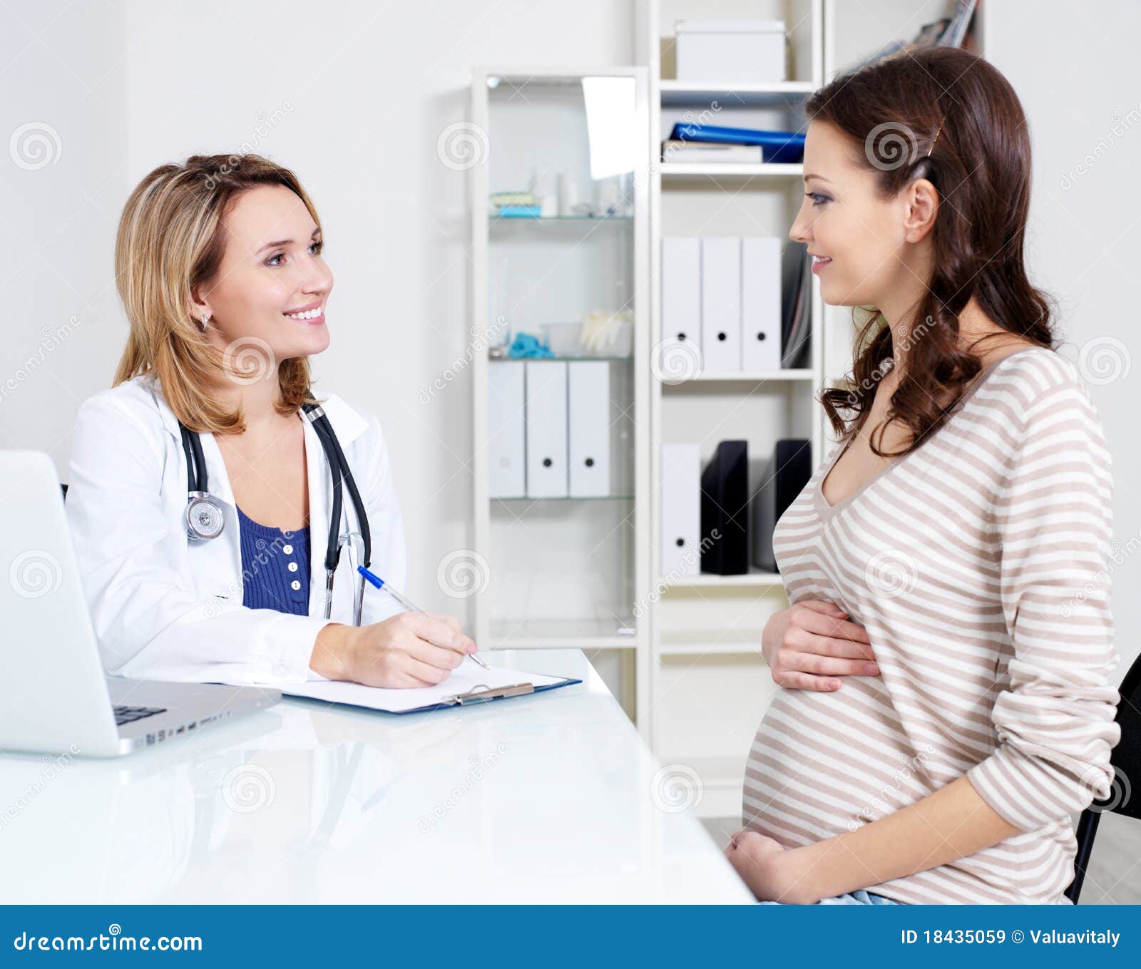 Consultation of pregnancy stock image. Image of health - 18435059
