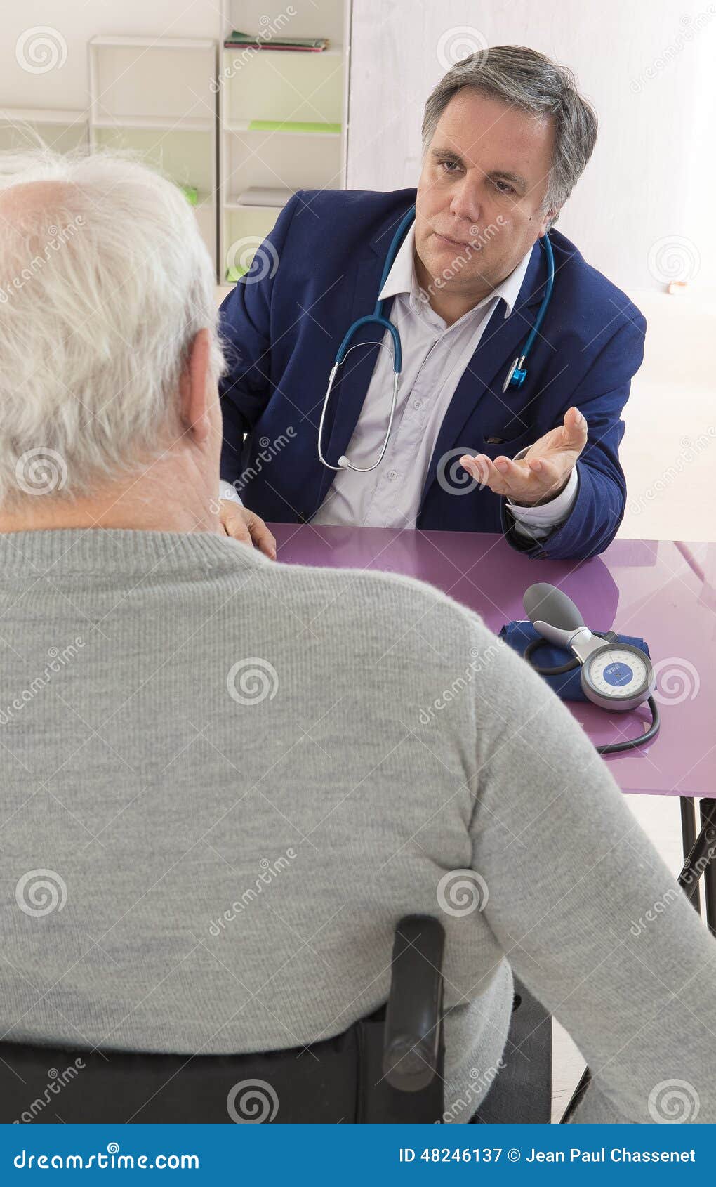 CONSULTATION SENIOR DIALOG stock image. Image of disability - 48246137