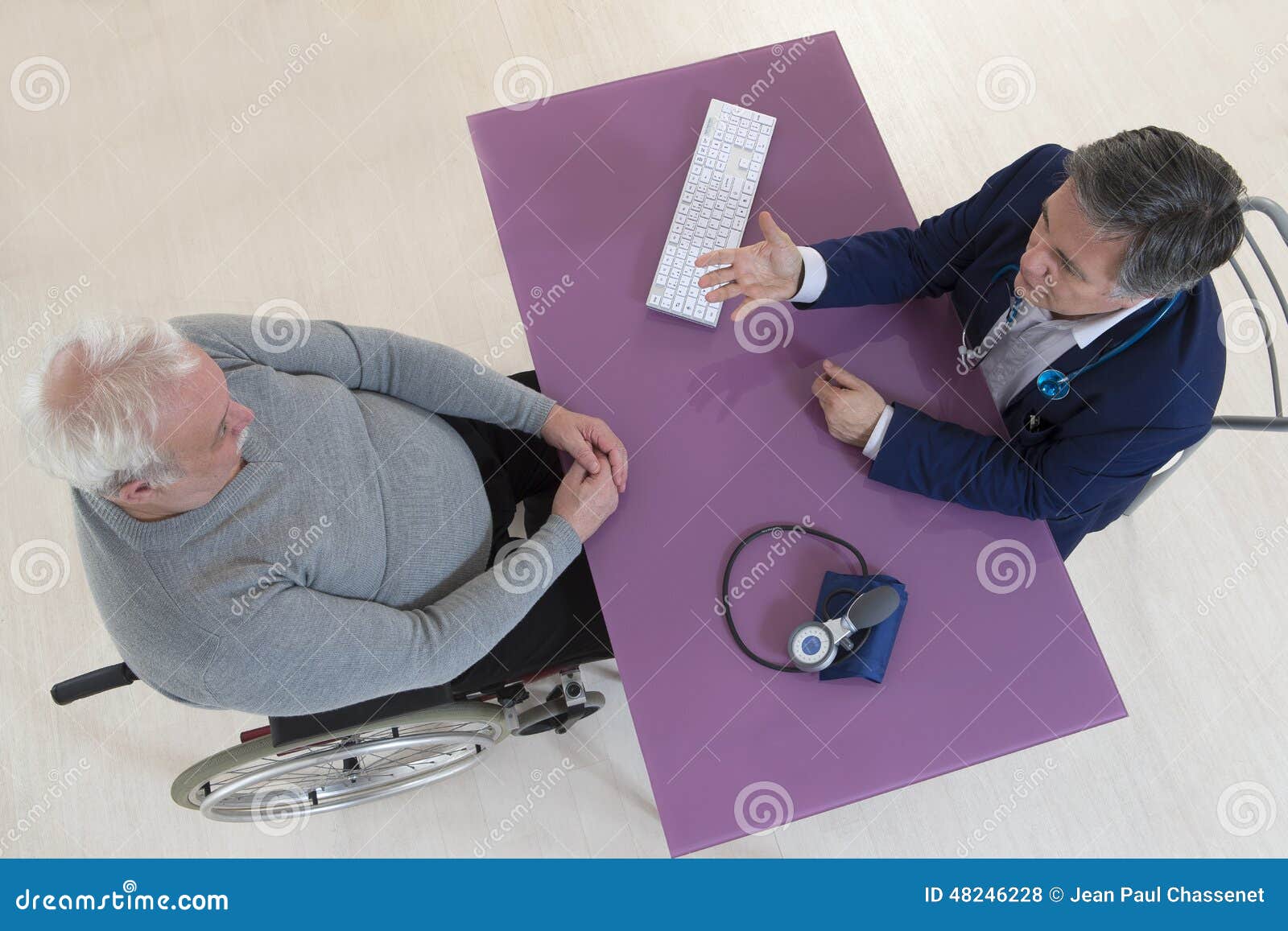 CONSULTATION SENIOR DIALOG stock photo. Image of clinic - 48246228