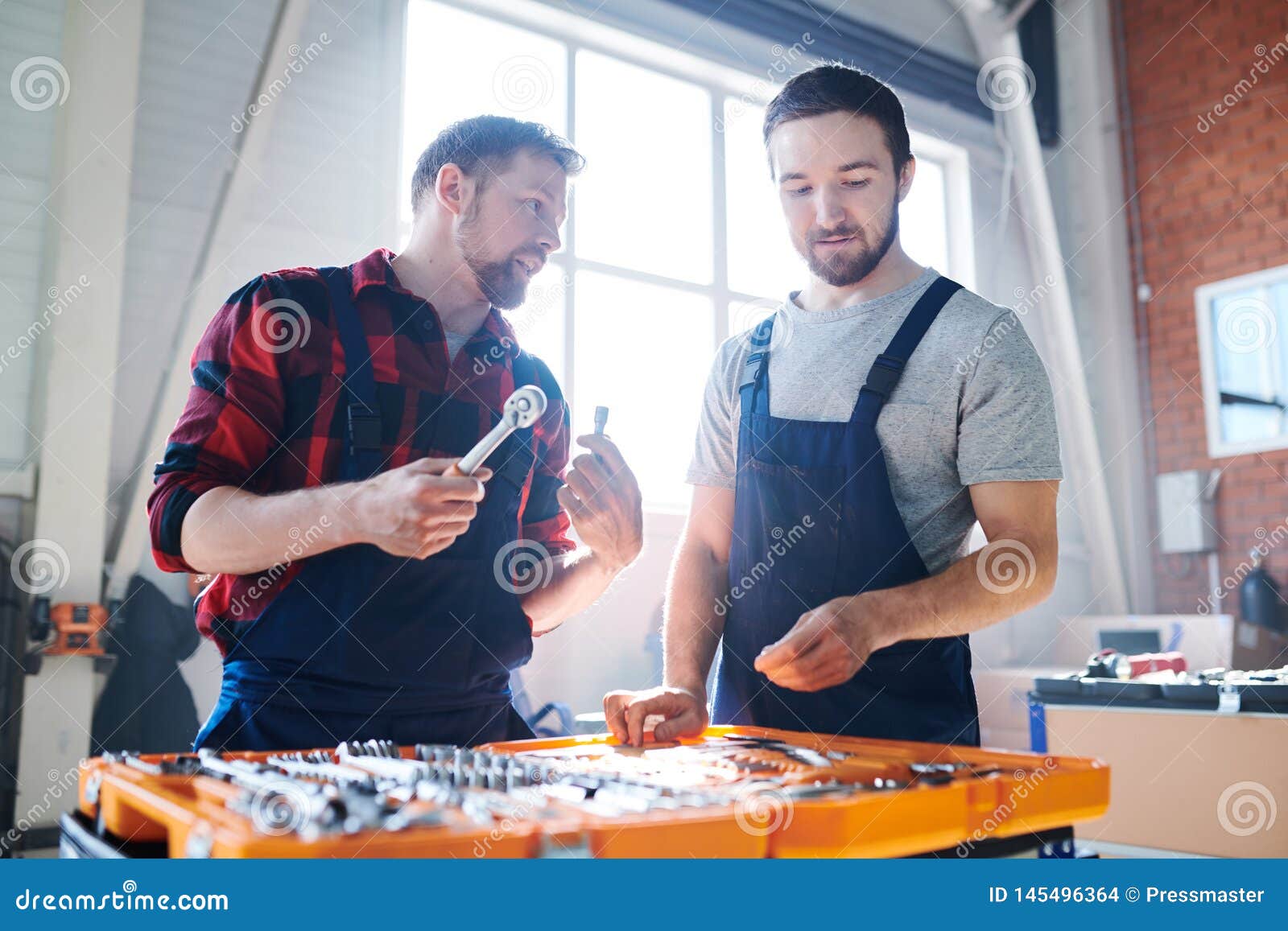 Consulting in workshop stock photo. Image of profession - 145496364