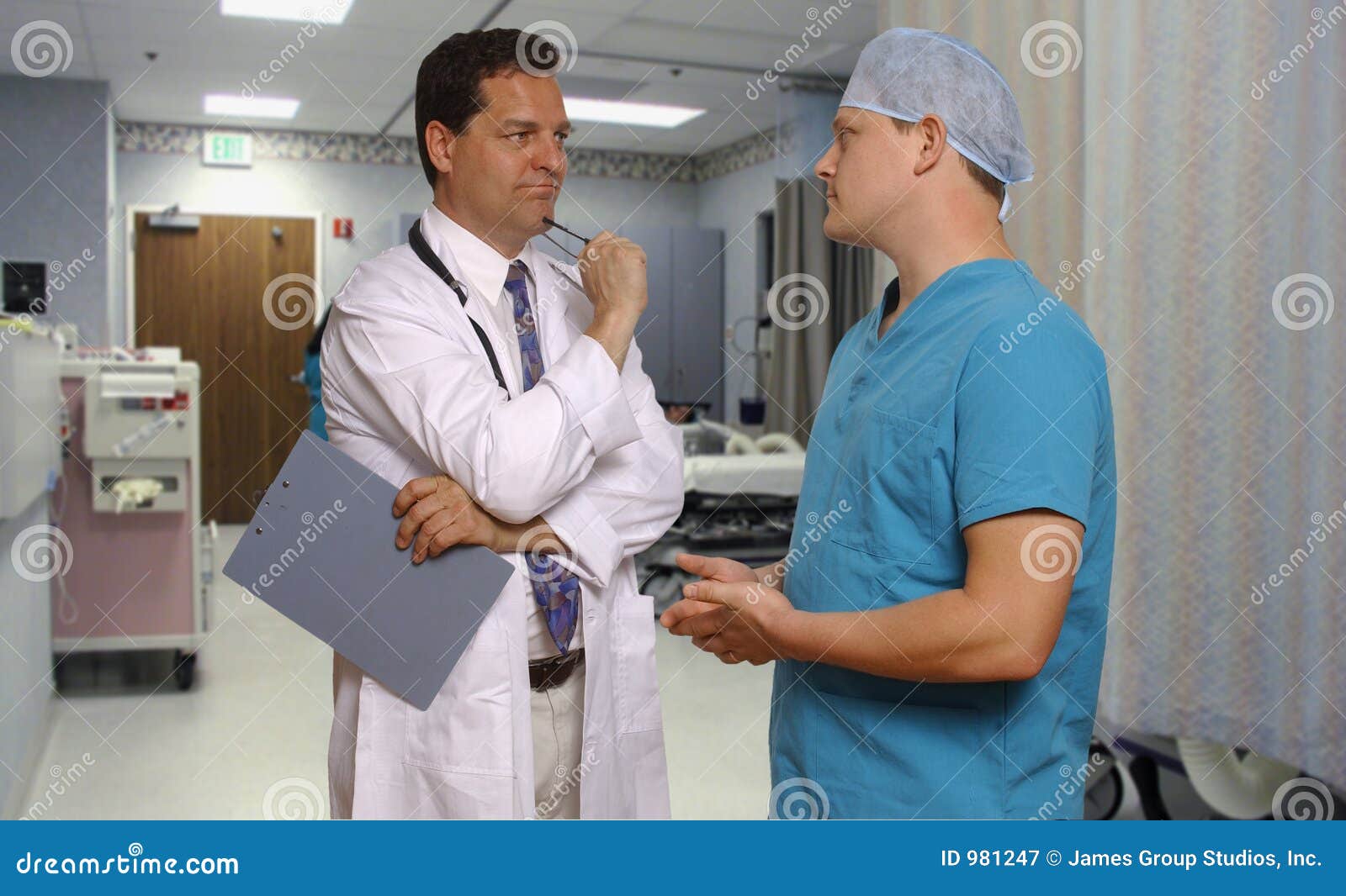 Consulto Del Chirurgo E Del Medico Immagine Stock - Immagine di ...