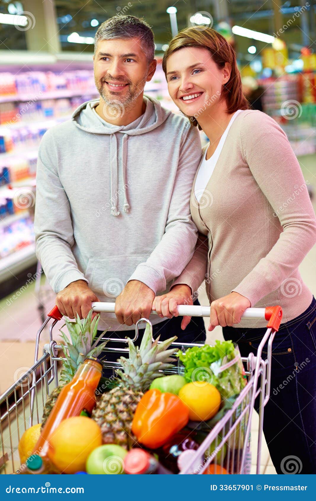 Consumatori felici immagine stock. Immagine di compratore - 33657901