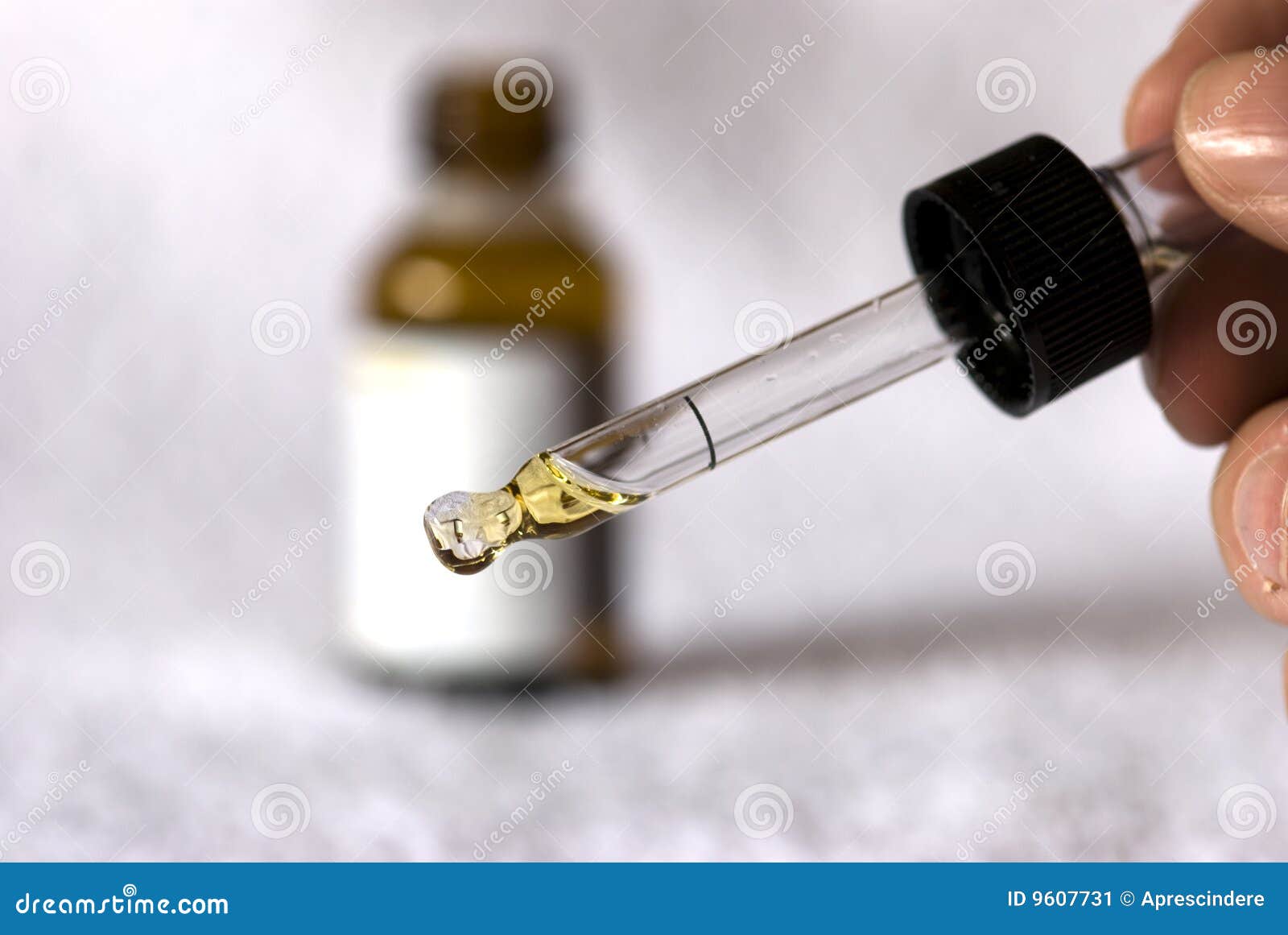 Conta-gotas imagem de stock. Imagem de extrato, aromaterapia - 9607731