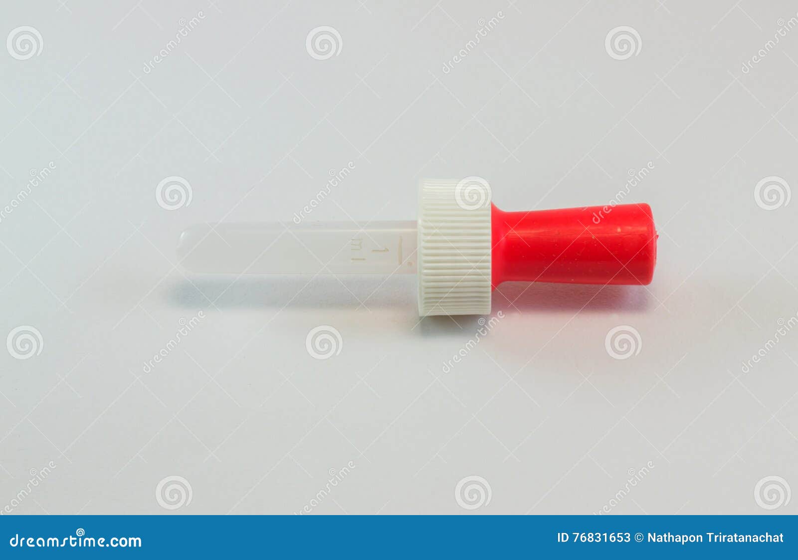 Conta-gotas Da Medicina Com Fundo Branco Imagem de Stock - Imagem de ...