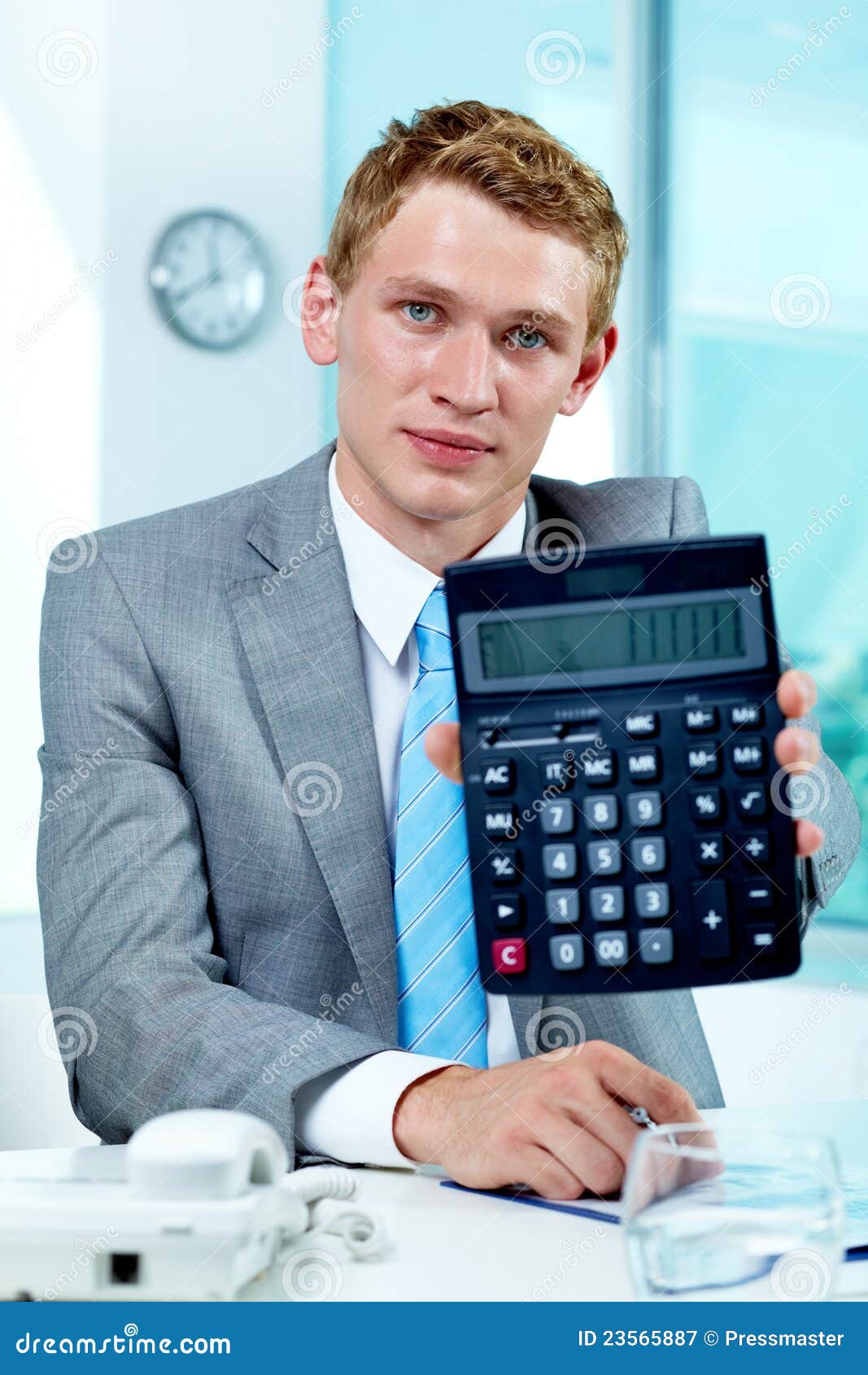 Contabilista Com Calculadora Imagem de Stock - Imagem de caucasiano ...