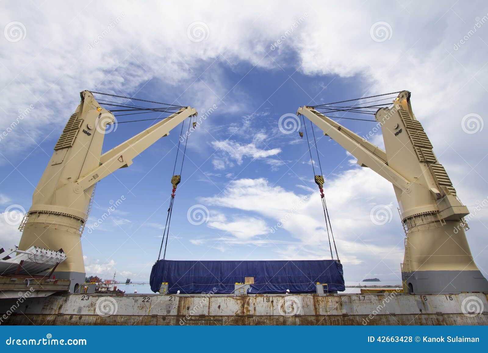 Container Crane editorial stock photo. Image of export - 42663428