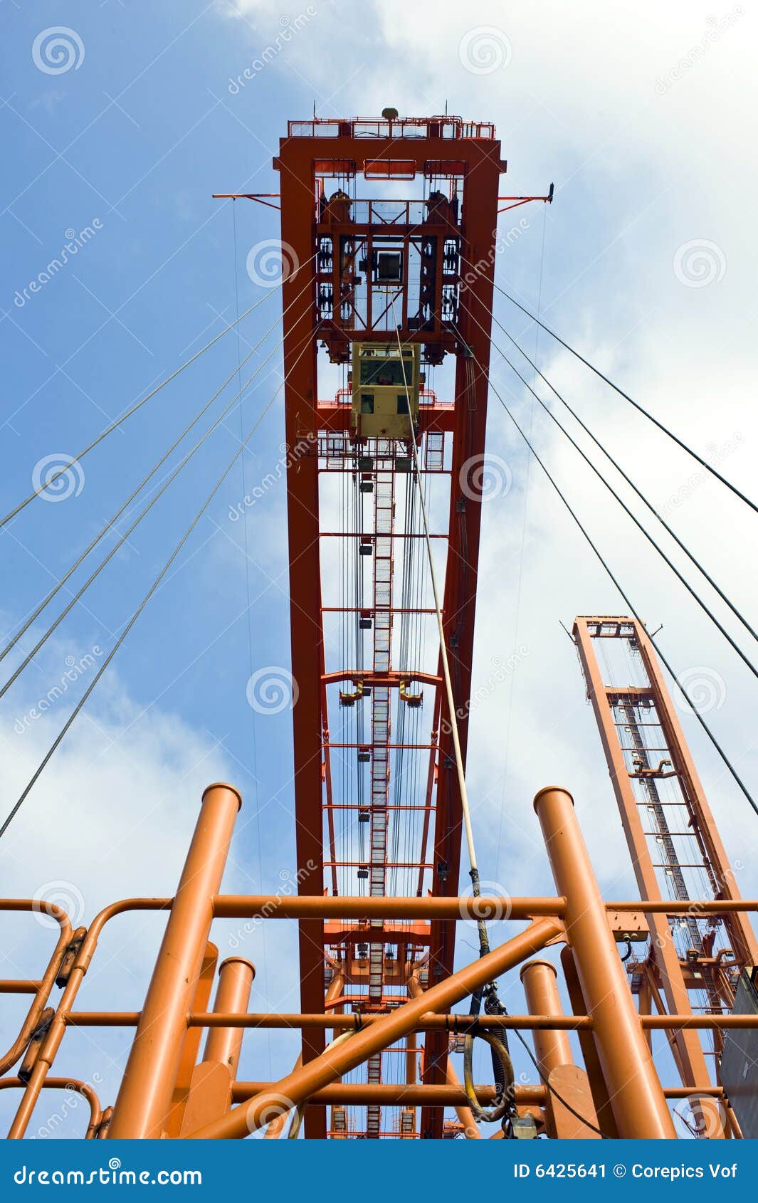 Container Die Installatie Hijst Stock Afbeelding - Image of importeren ...