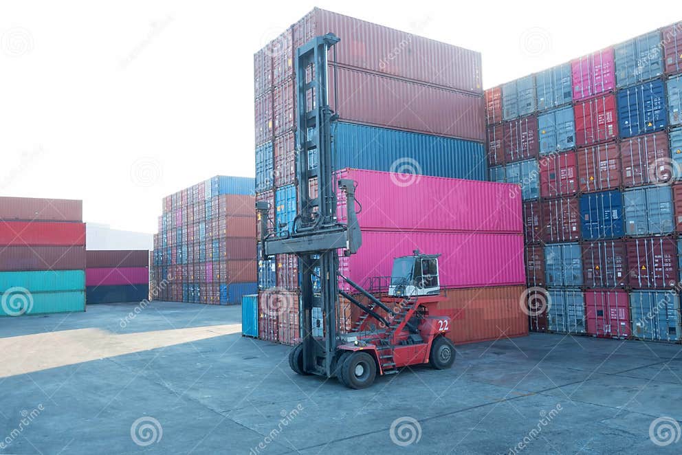 Container Loading and Unloading Equipment in the Harbor Import and ...