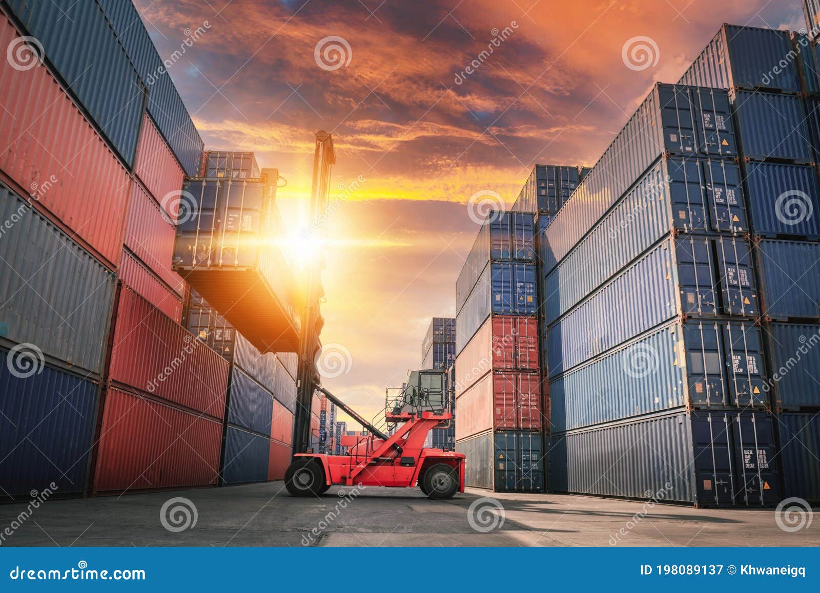 Container Ship Loading of Import/Export Freight Transportation Industry ...