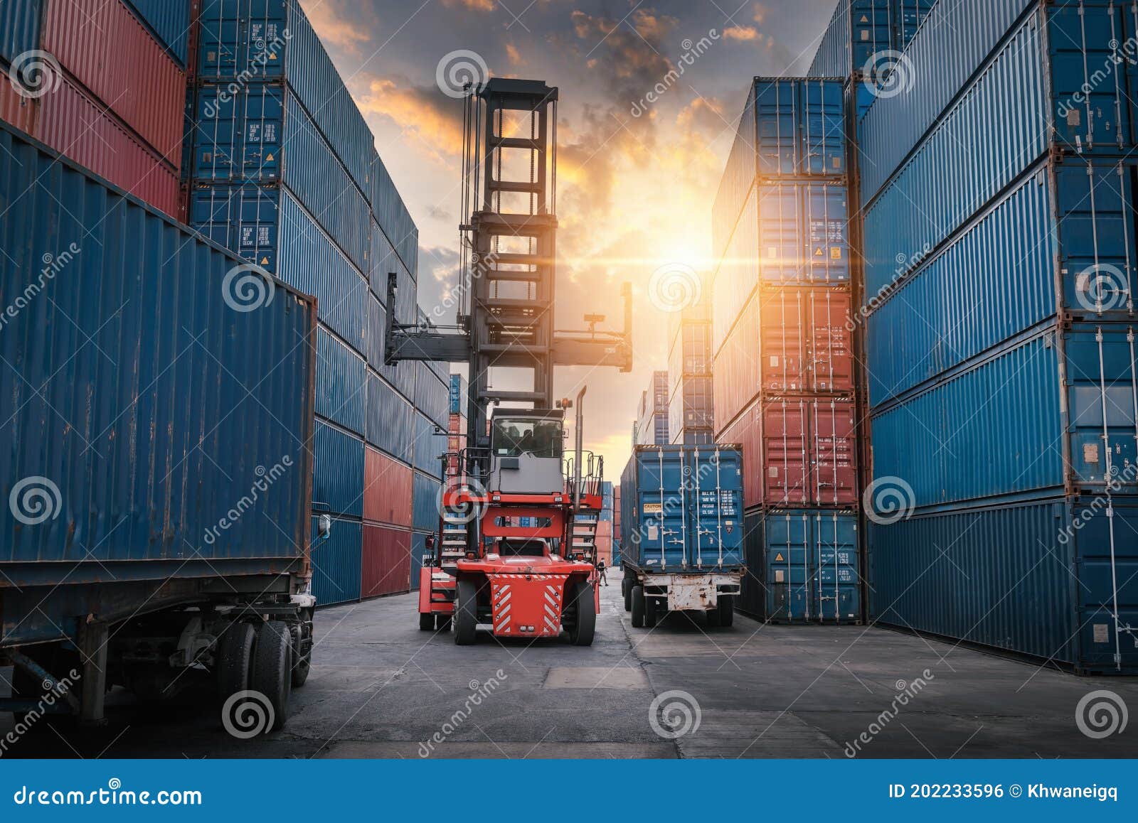 Container Ship Loading of Import/Export Freight Transportation Industry ...