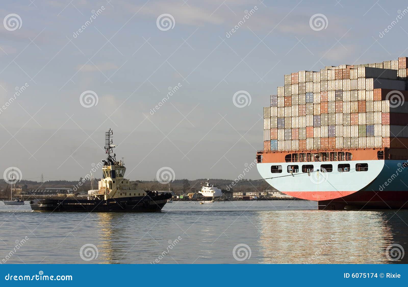 Container Ship & Tug Boat Stock Photo - Image of ocean, port: 6075174