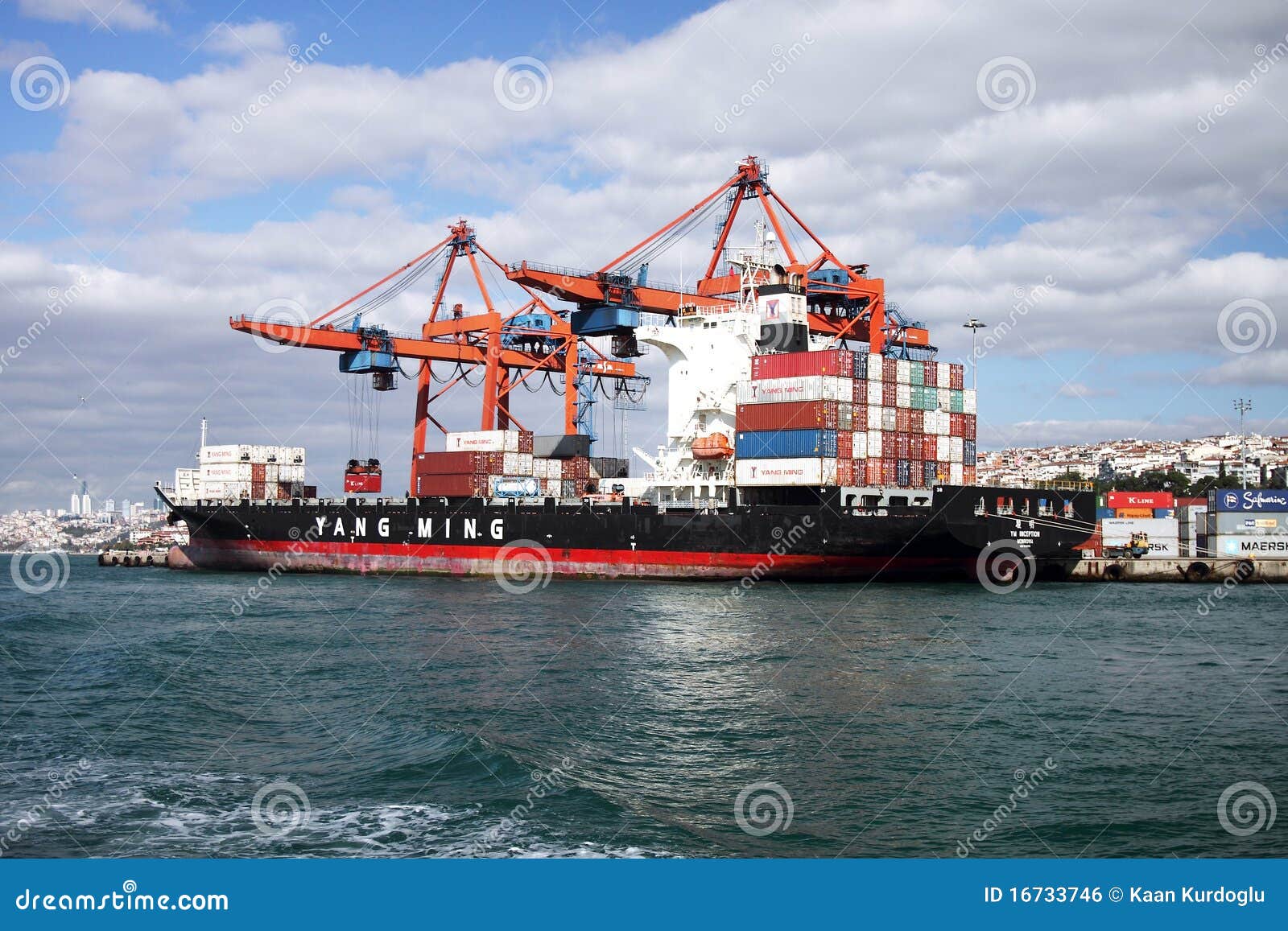 Container ship unloading editorial photo. Image of crane - 16733746