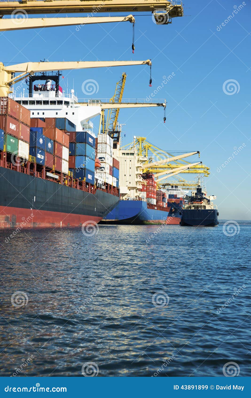 Container ships docked editorial stock image. Image of freight - 43891899