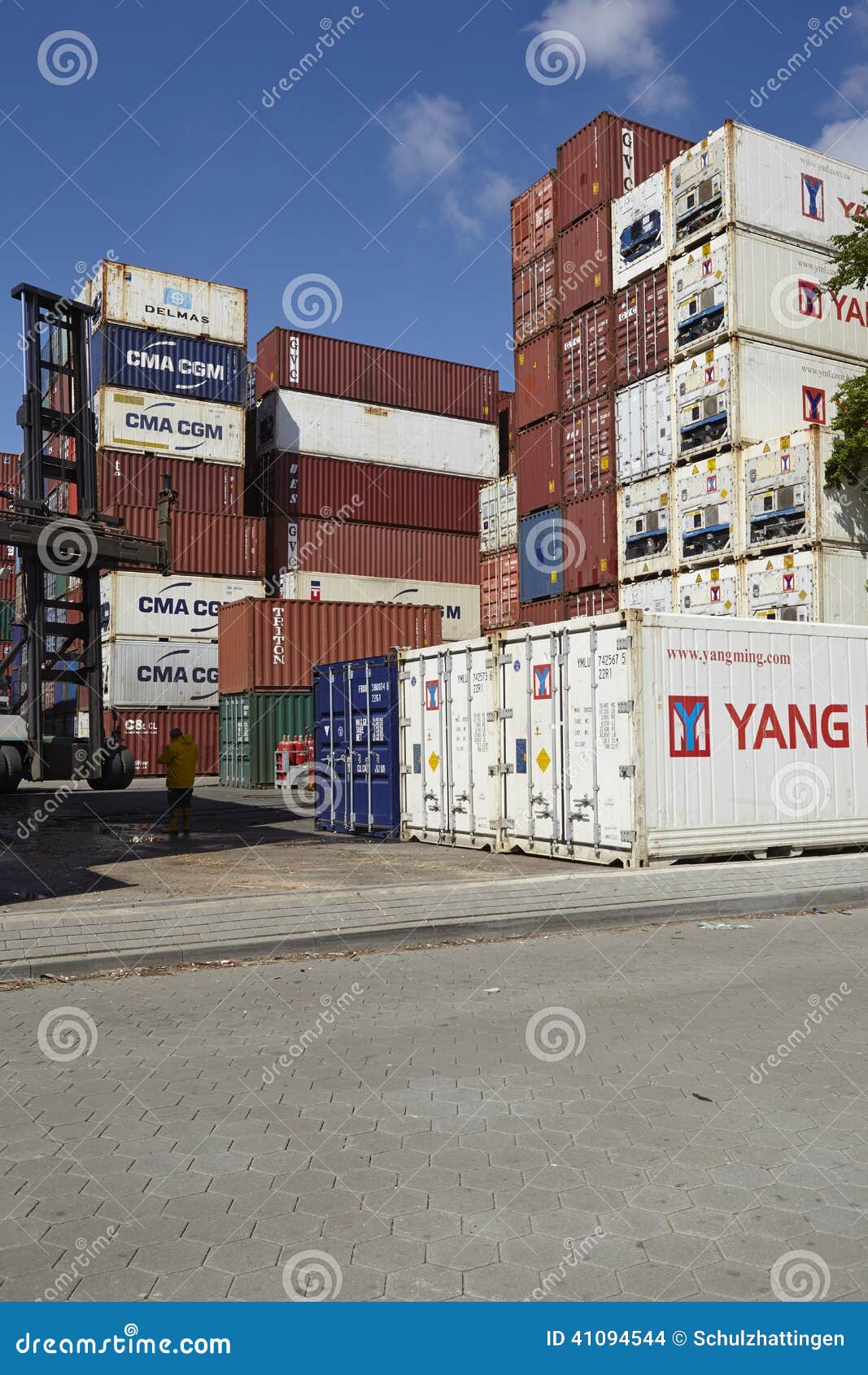 Container - Stapel Van Containers En Gekoelde Containers Redactionele ...