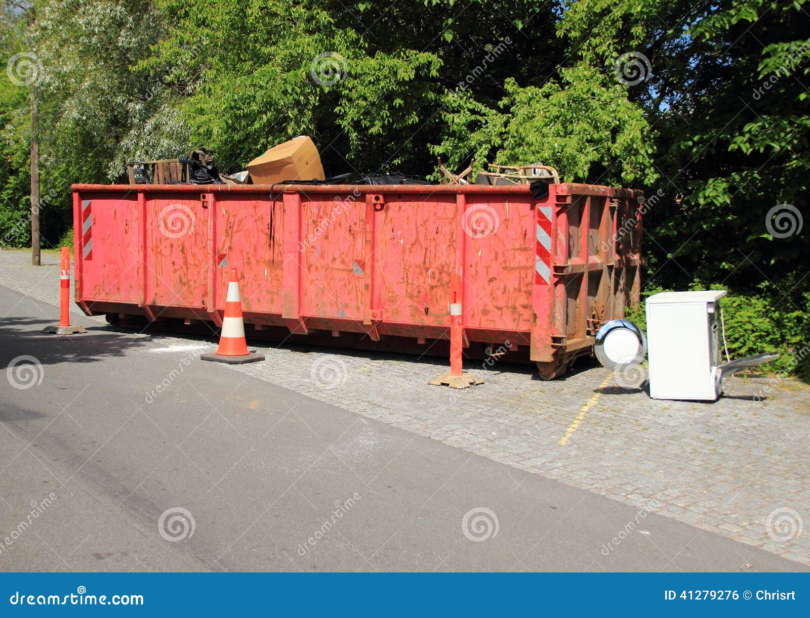 Container Trash Parkinglot Plants Background Stock Photos - Free ...