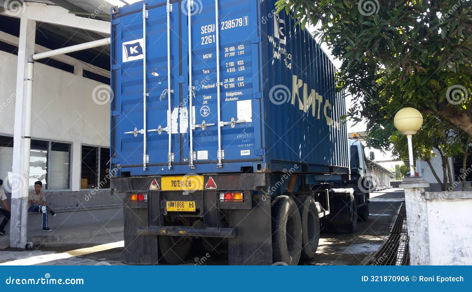 Container truck parked editorial photo. Image of container - 321870906