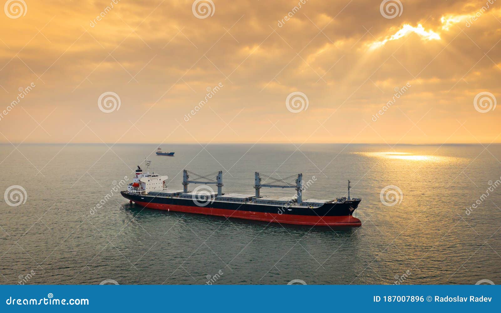 Containerfartyg I Export- Och Importverksamhet Samt Logistik Arkivfoto ...