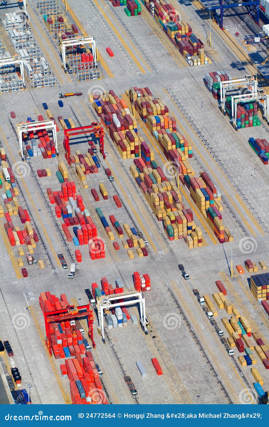 Containers Die in De Haven Van Durban Stapelen Stock Foto - Image of ...