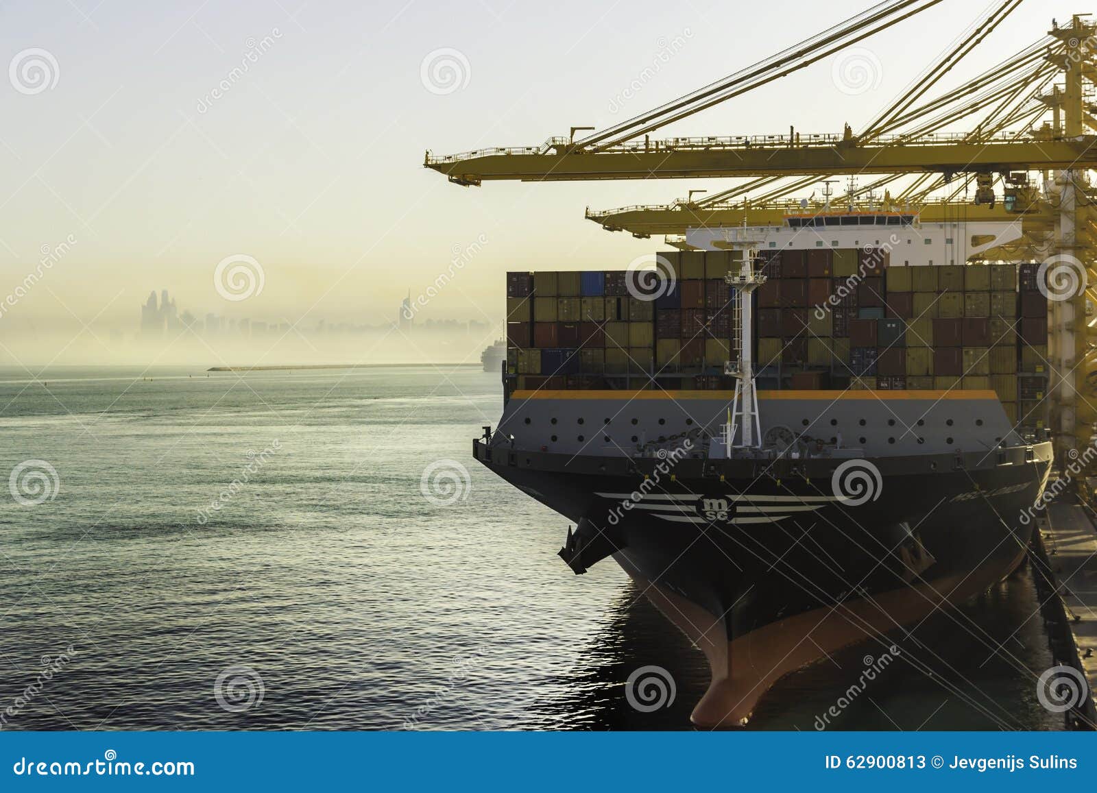 Containerschip in Haven Van Doubai Redactionele Stock Foto - Image of ...