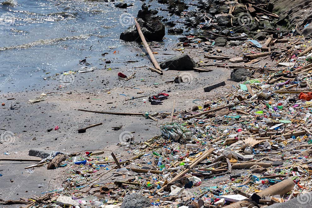 Contaminación Plástica Del Océano En Orilla De La Bahía De Manila