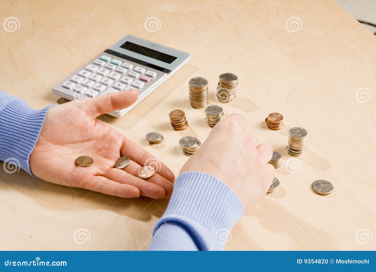 Contando moedas foto de stock. Imagem de arranje, contagem - 9354820