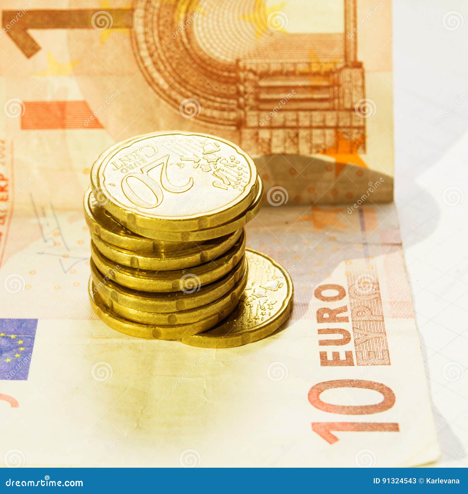 Contant Geld Met Muntstukken En Munt Stock Afbeelding - Image of betaal ...