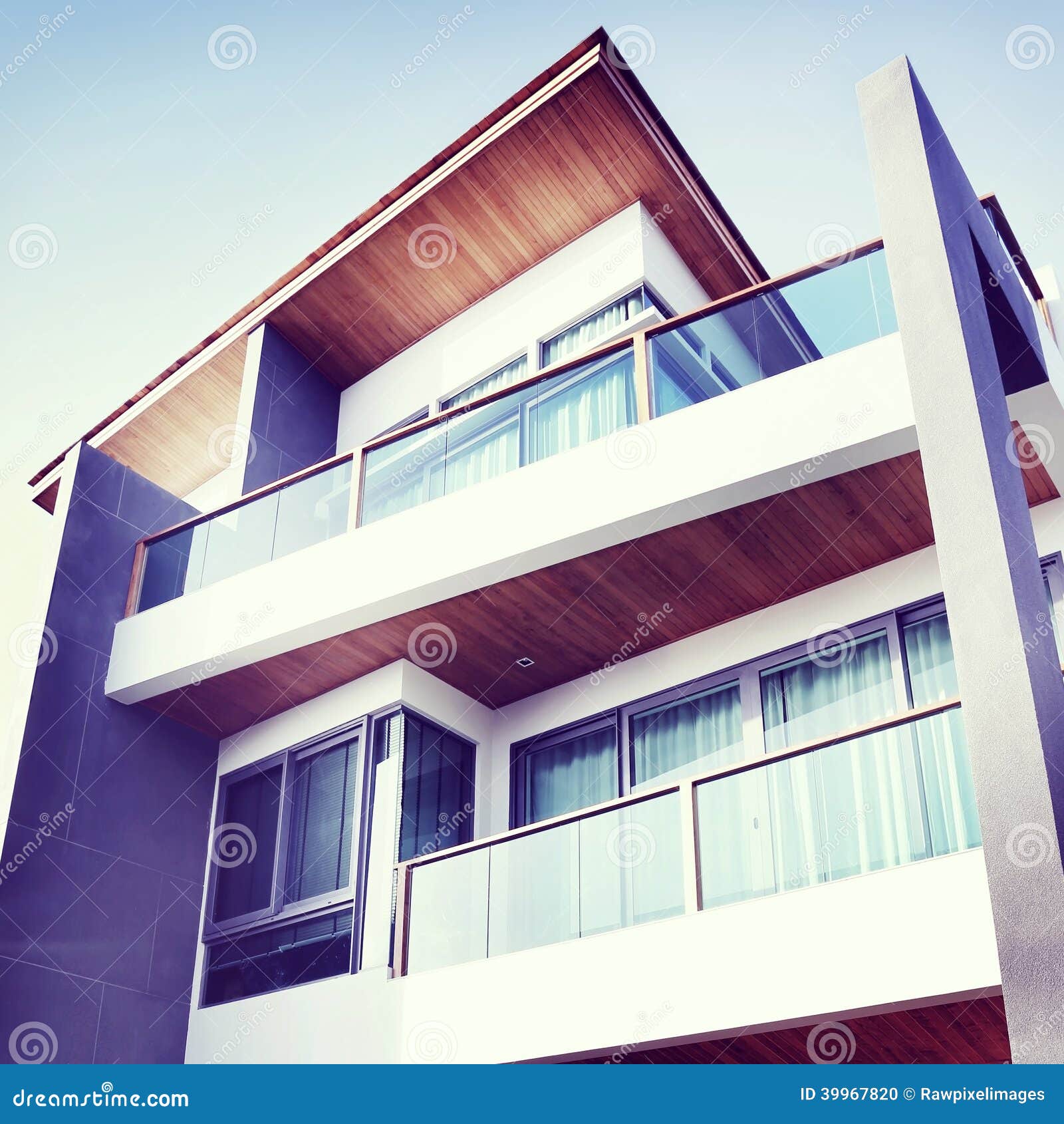 Contemporary Residential Building Exterior in the Daylight Stock Photo ...