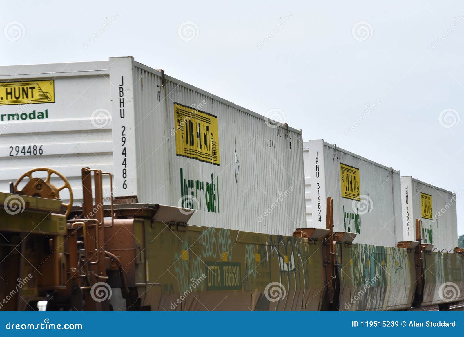 Contenedores Intermodales En Un Tren Imagen de archivo editorial ...