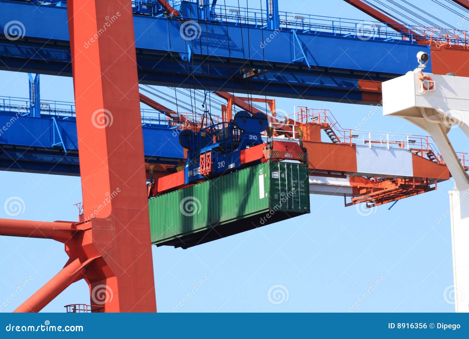 Conteneur De Cargaison De Levage De Grue Photo stock - Image du orange ...