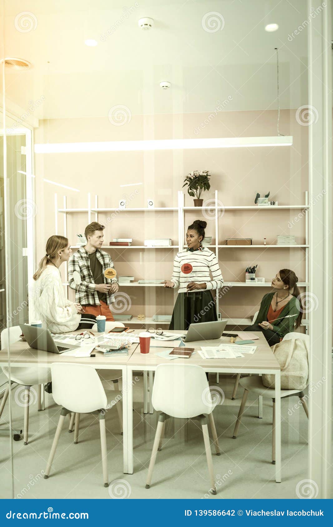 Content Managers Using Six Thinking Hats Technique While Brainstorming ...