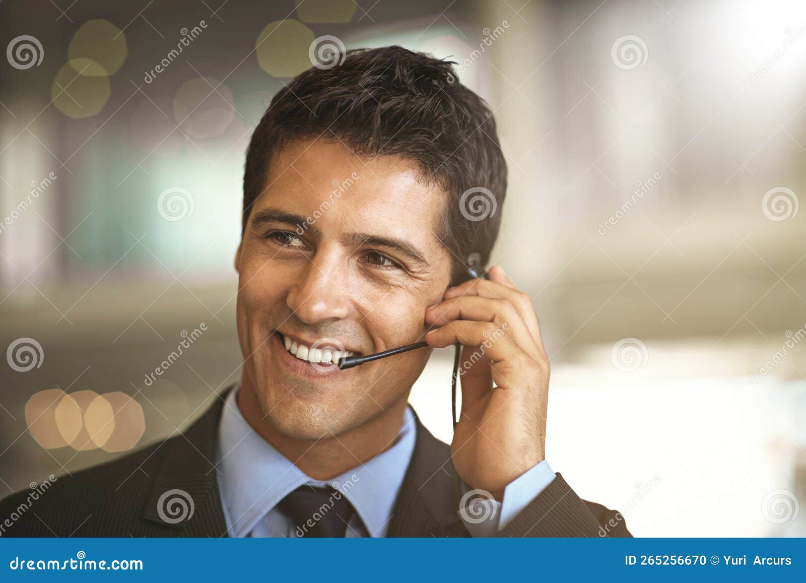 Contento De Escucharlo. Un Empresario Que Se Comunica Usando Su ... Contento De Escucharlo. Un Empresario Que Se Comunica Usando Su ...