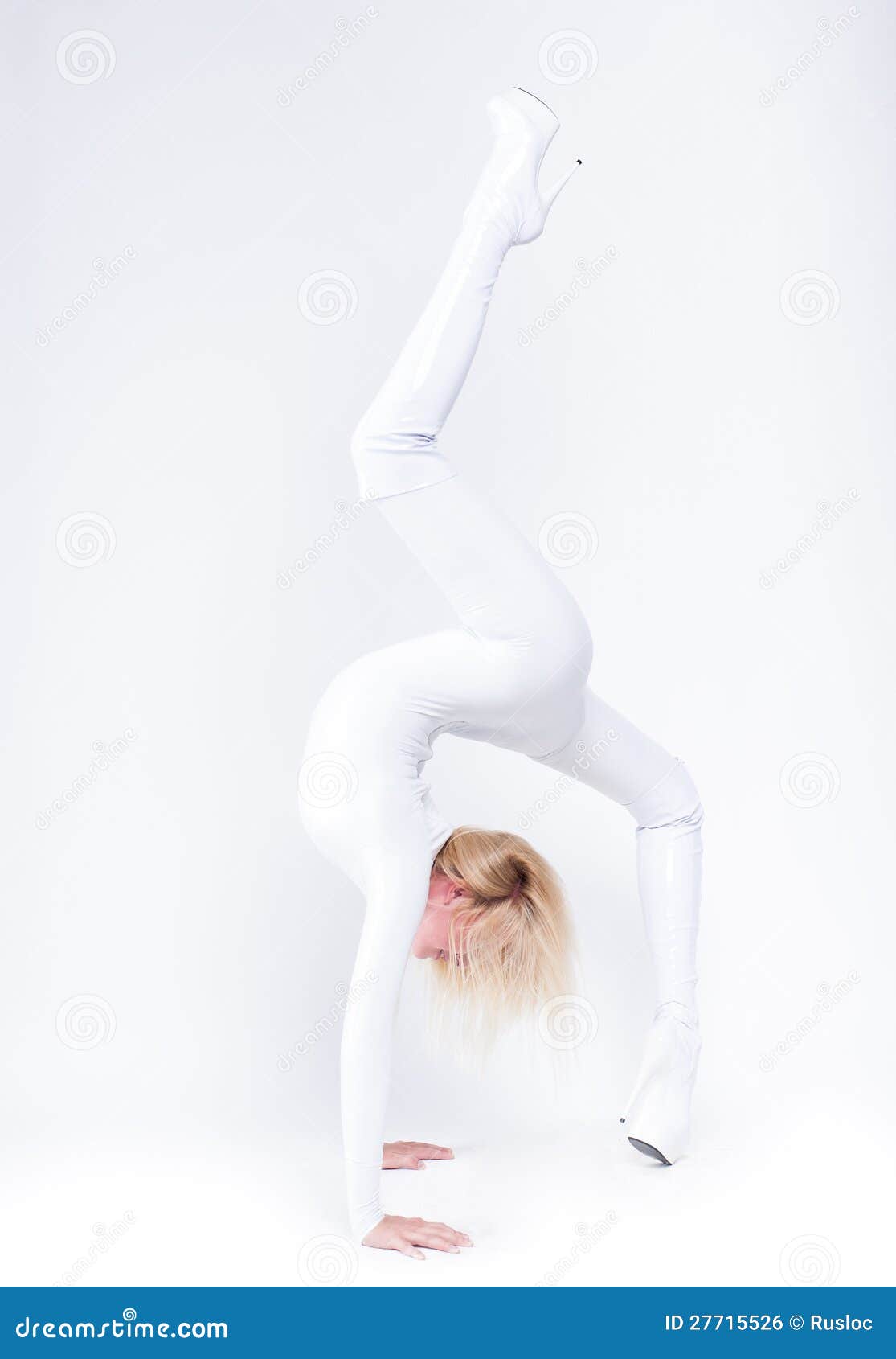 Contorsionista joven foto de archivo. Imagen de ajuste - 27715526