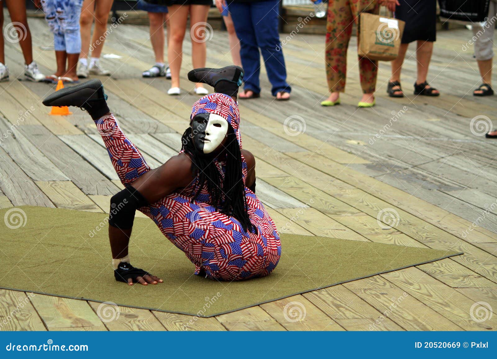 The contortionist editorial stock image. Image of performance - 20520669