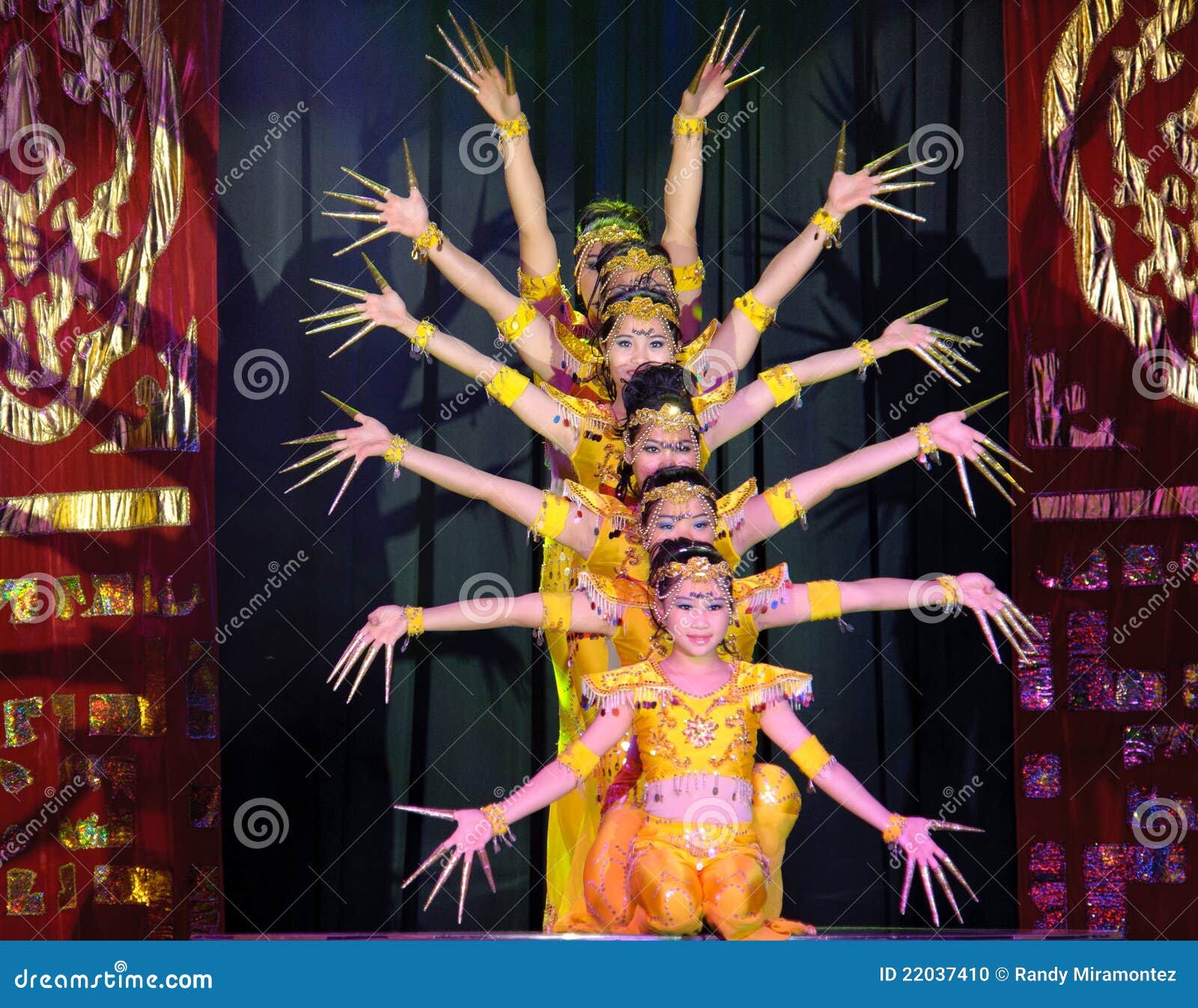 Contortionists editorial image. Image of stunts, lincoln - 22037410