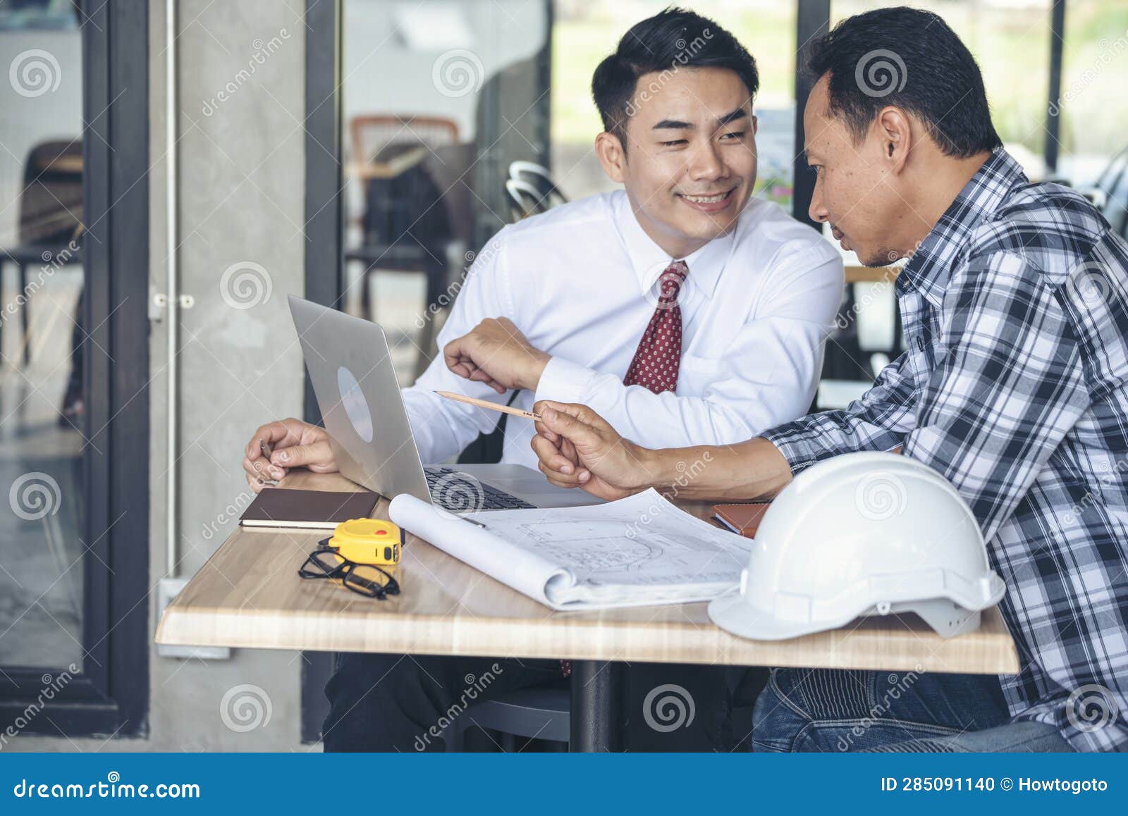 Contractor Construction Engineer Meeting Talking Together on Architect ...